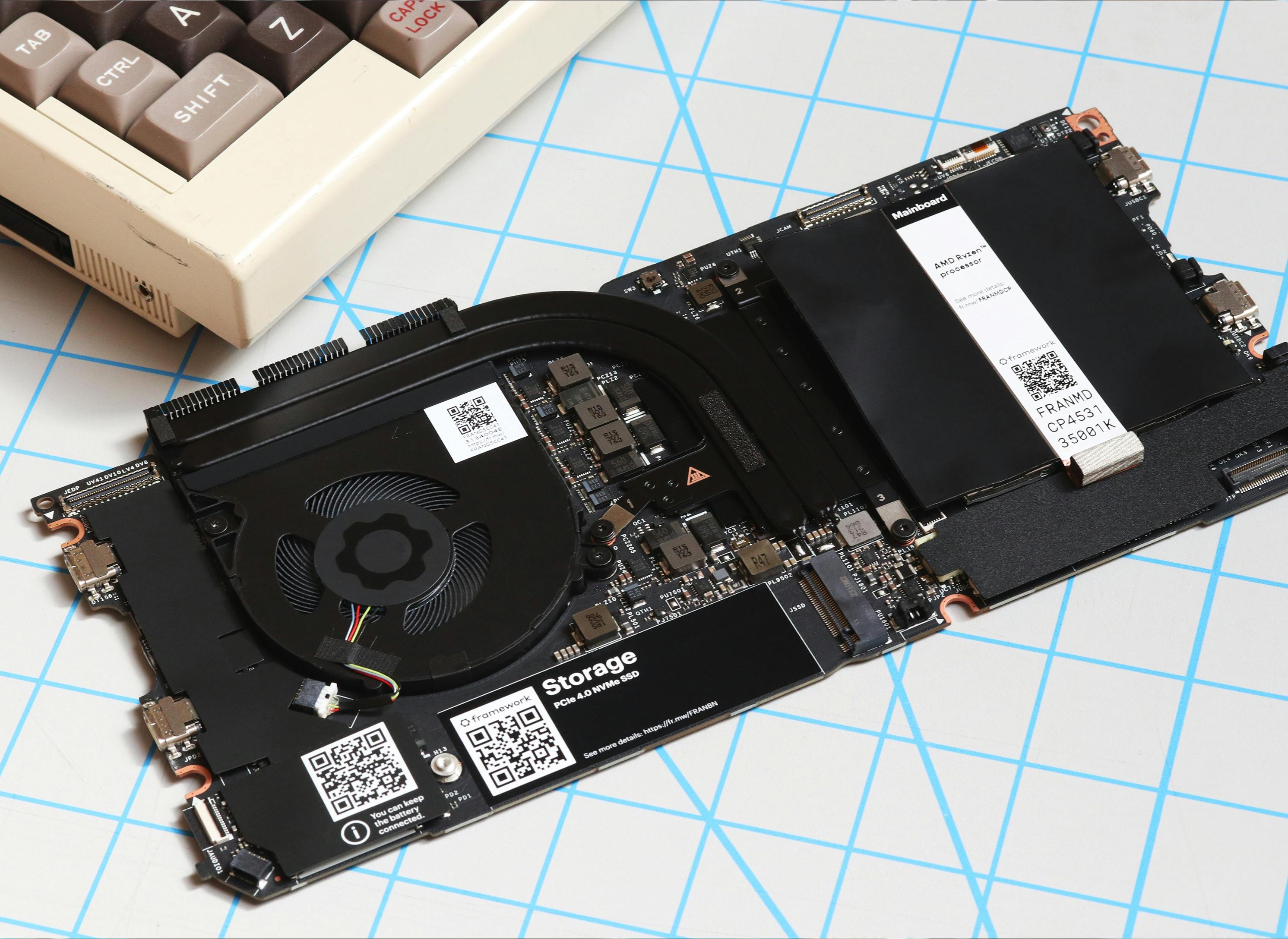 Framework | Framework Laptop 13 powered by AMD Ryzen™ 7040 Series