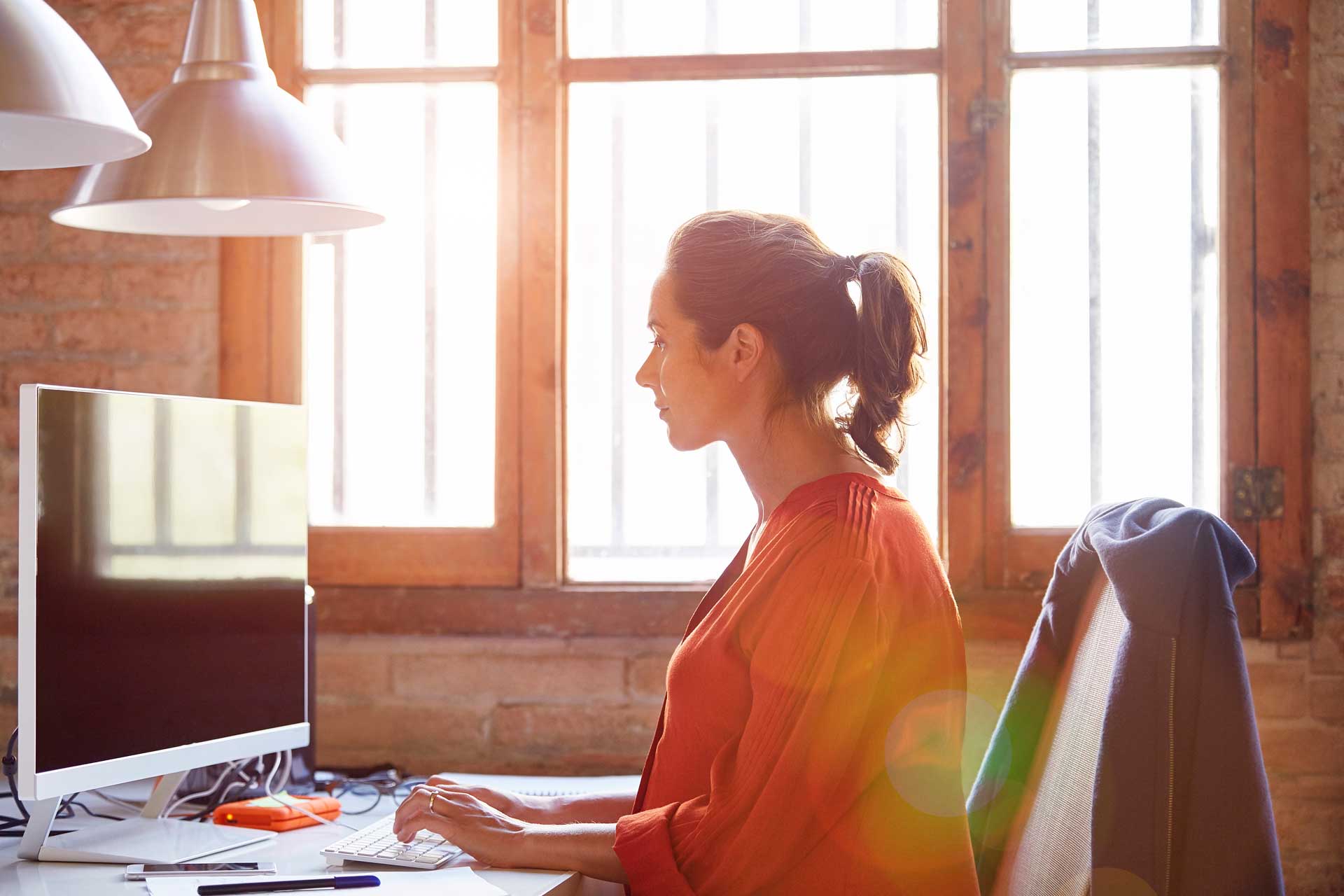 5 ways graduates feel about hybrid working | Luminate