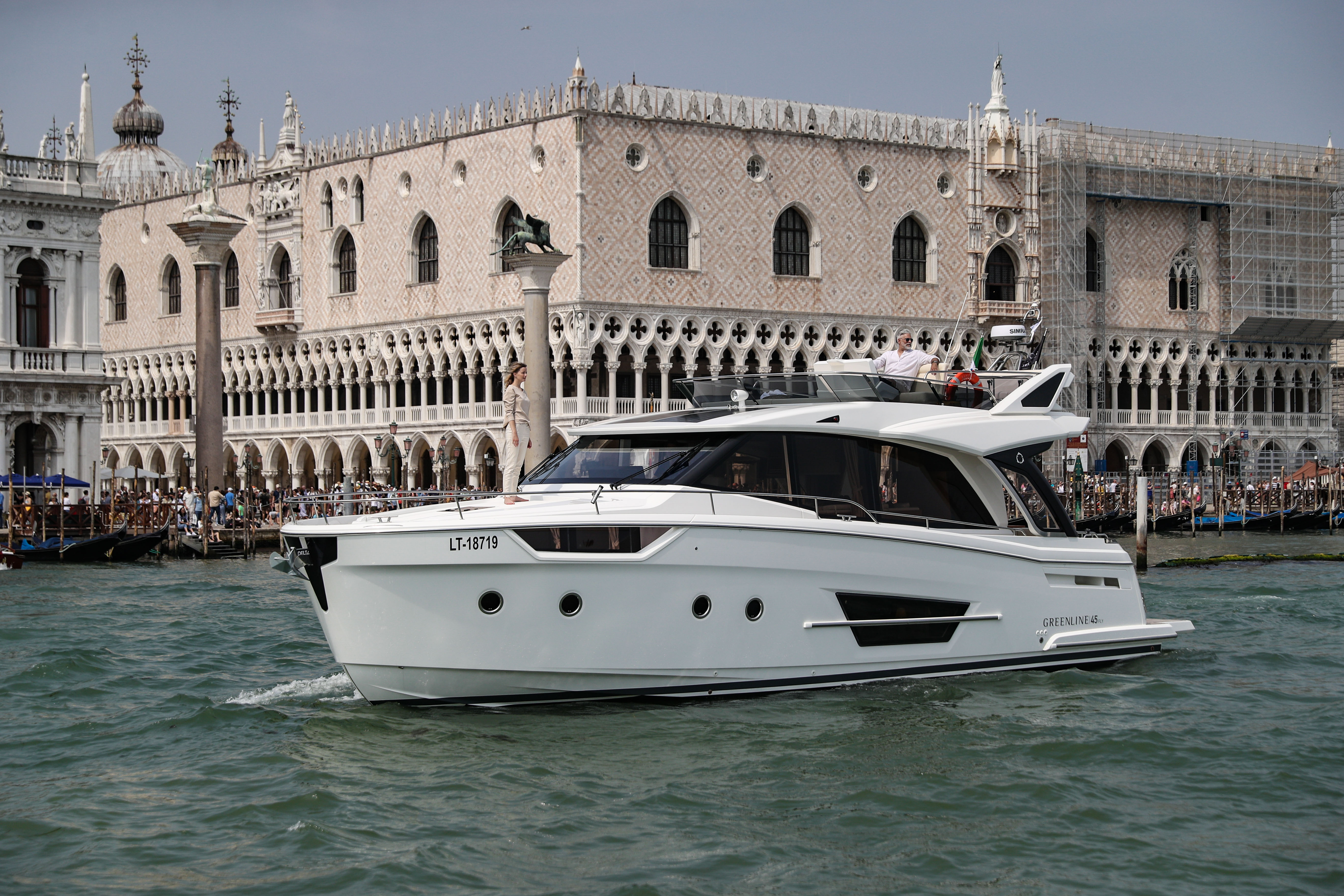 GREENLINE 45 Flybridge Yacht - The Subtle Art of Yachting