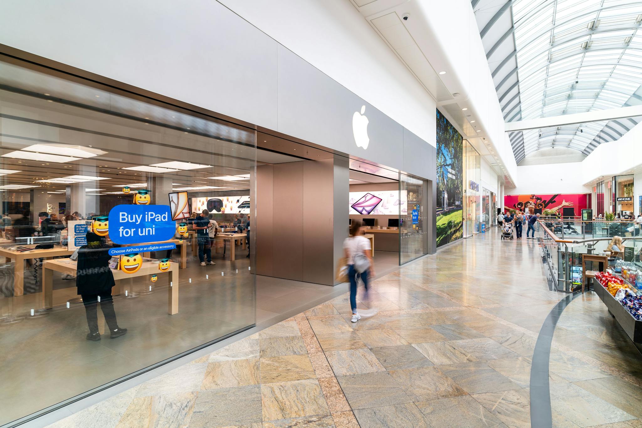 Apple in Reading | The Oracle Shopping Centre
