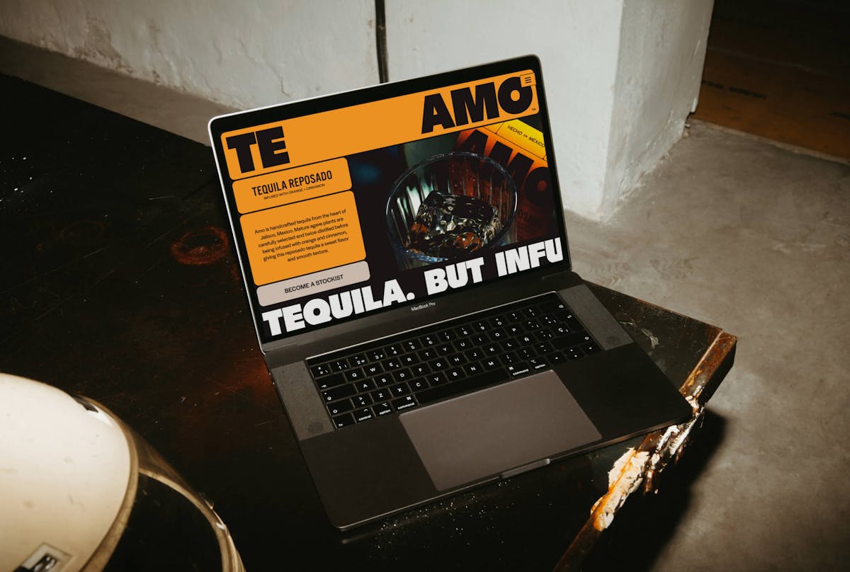 Amo Tequila — Hello Comrade