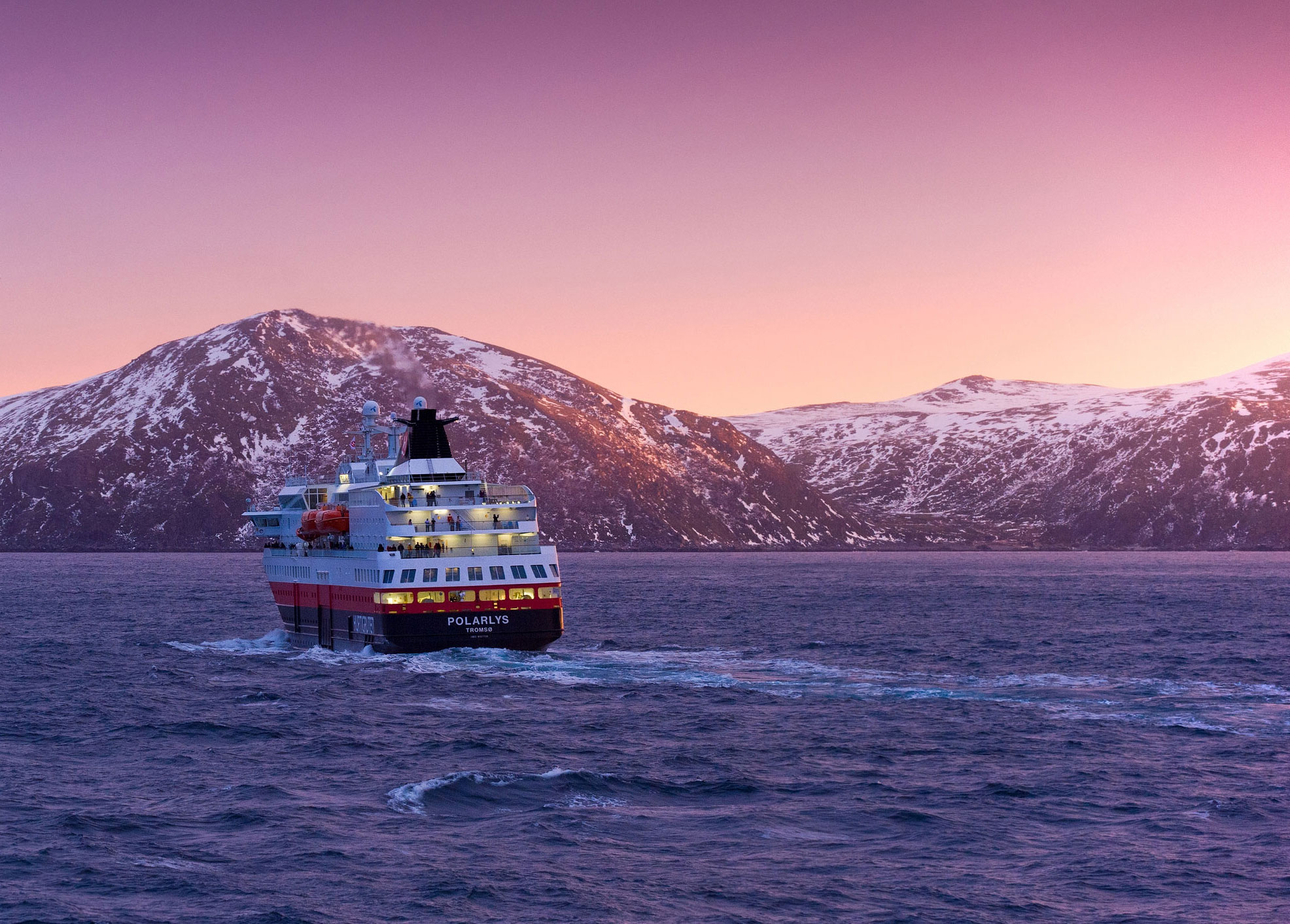 Boka kryssning med Hurtigrutens MS Polarlys | EriksCruises
