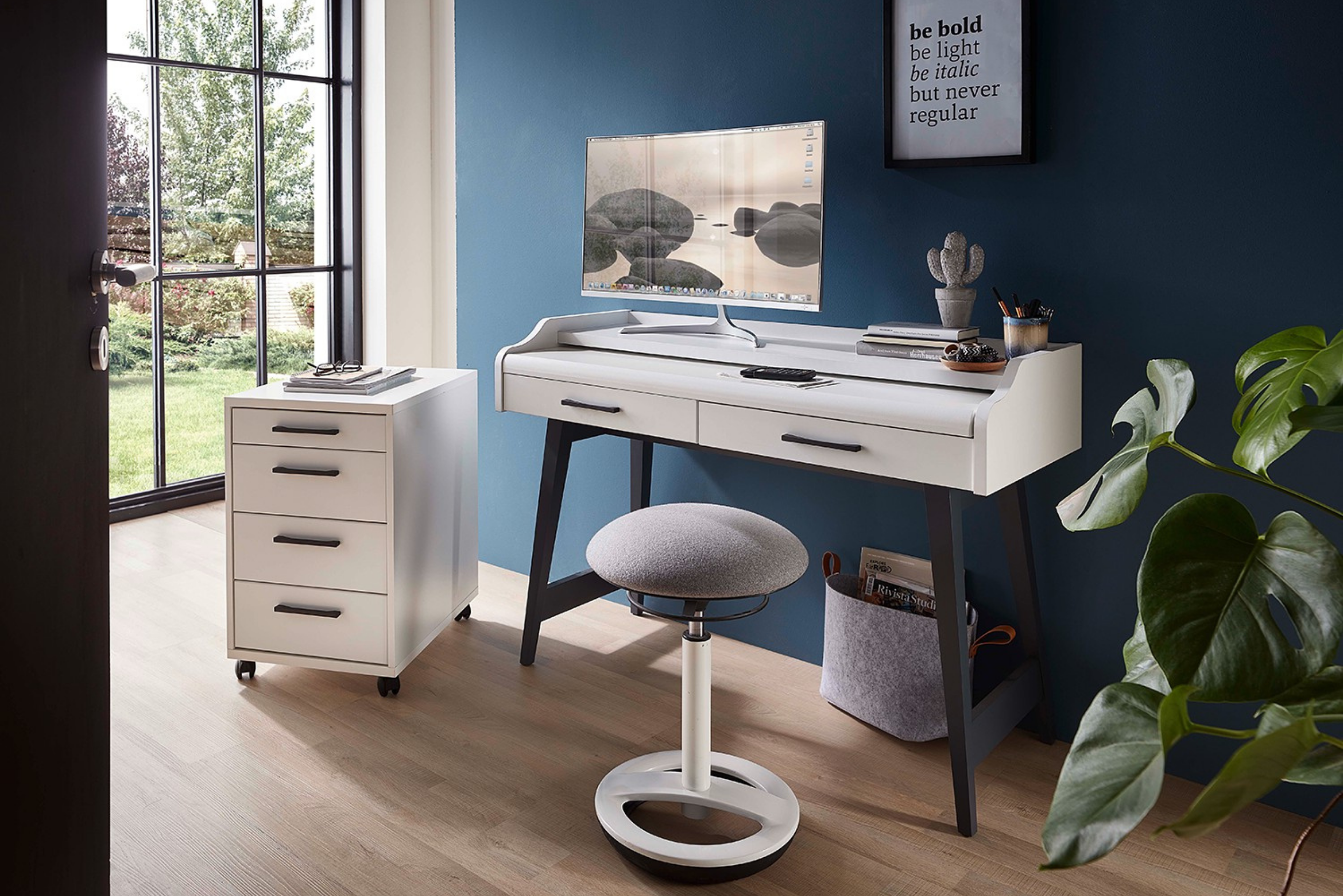 So integrierst du dein Home-Office ins Wohnzimmer | home24