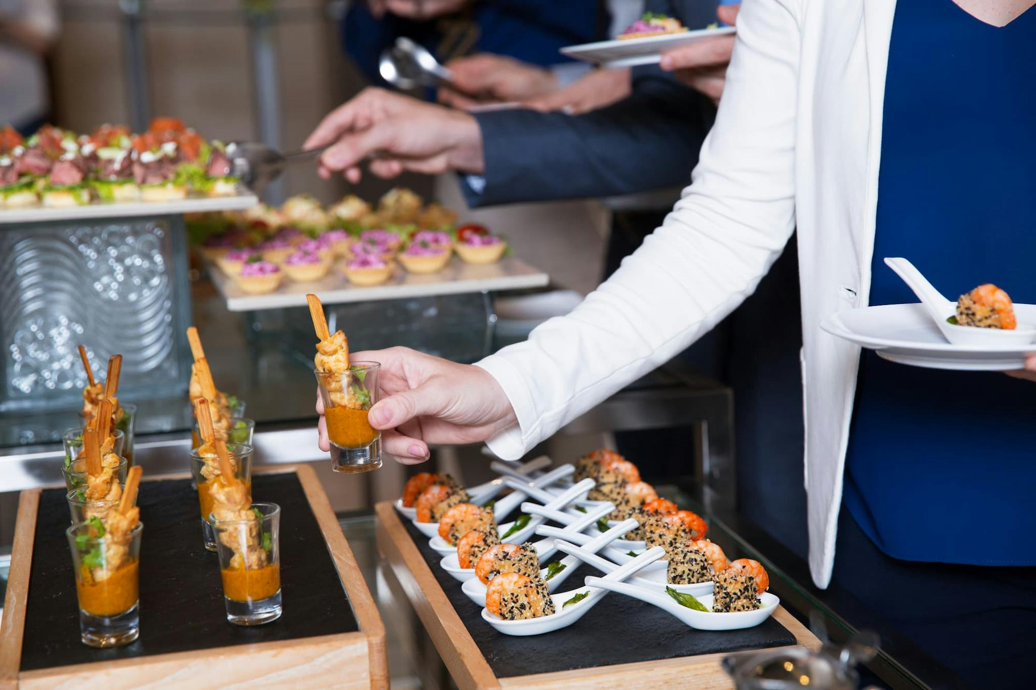 Top 5 Benefits of Free Food at Work for Employee Wellbeing