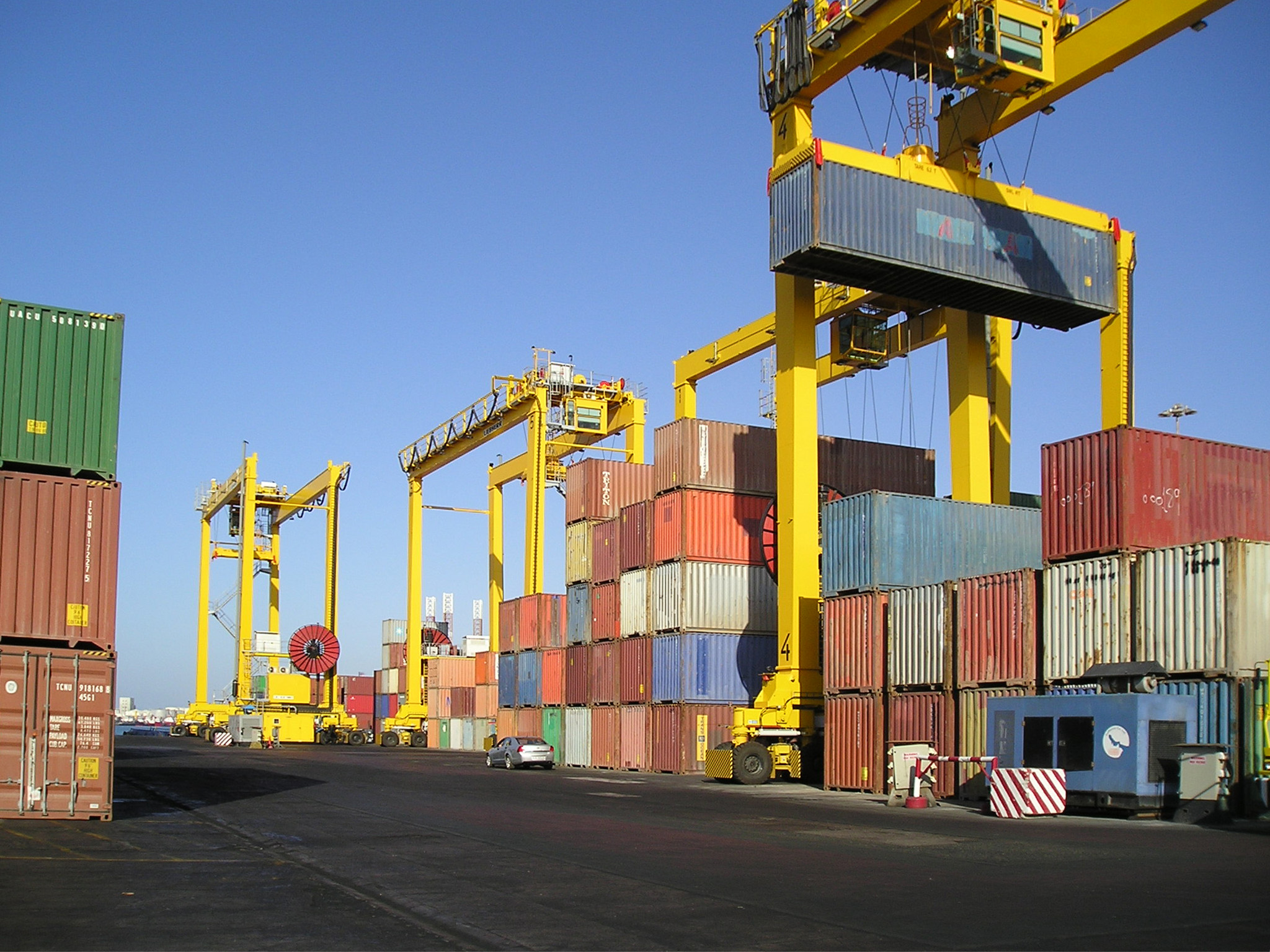 Efficient Container Handling Equipment for Ports
