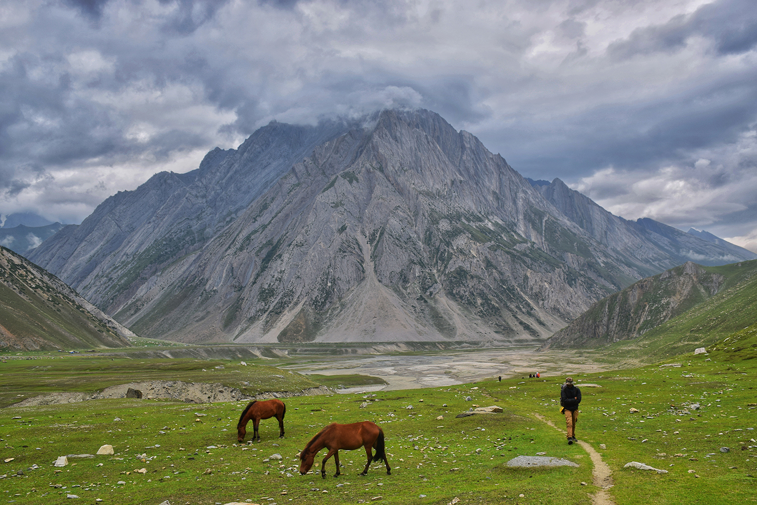 35 Of The Most Spectacular Photos From The Warwan Valley Expedition