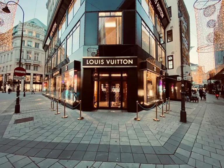 A retail career journey at Louis Vuitton ⏐ INSIDE LVMH
