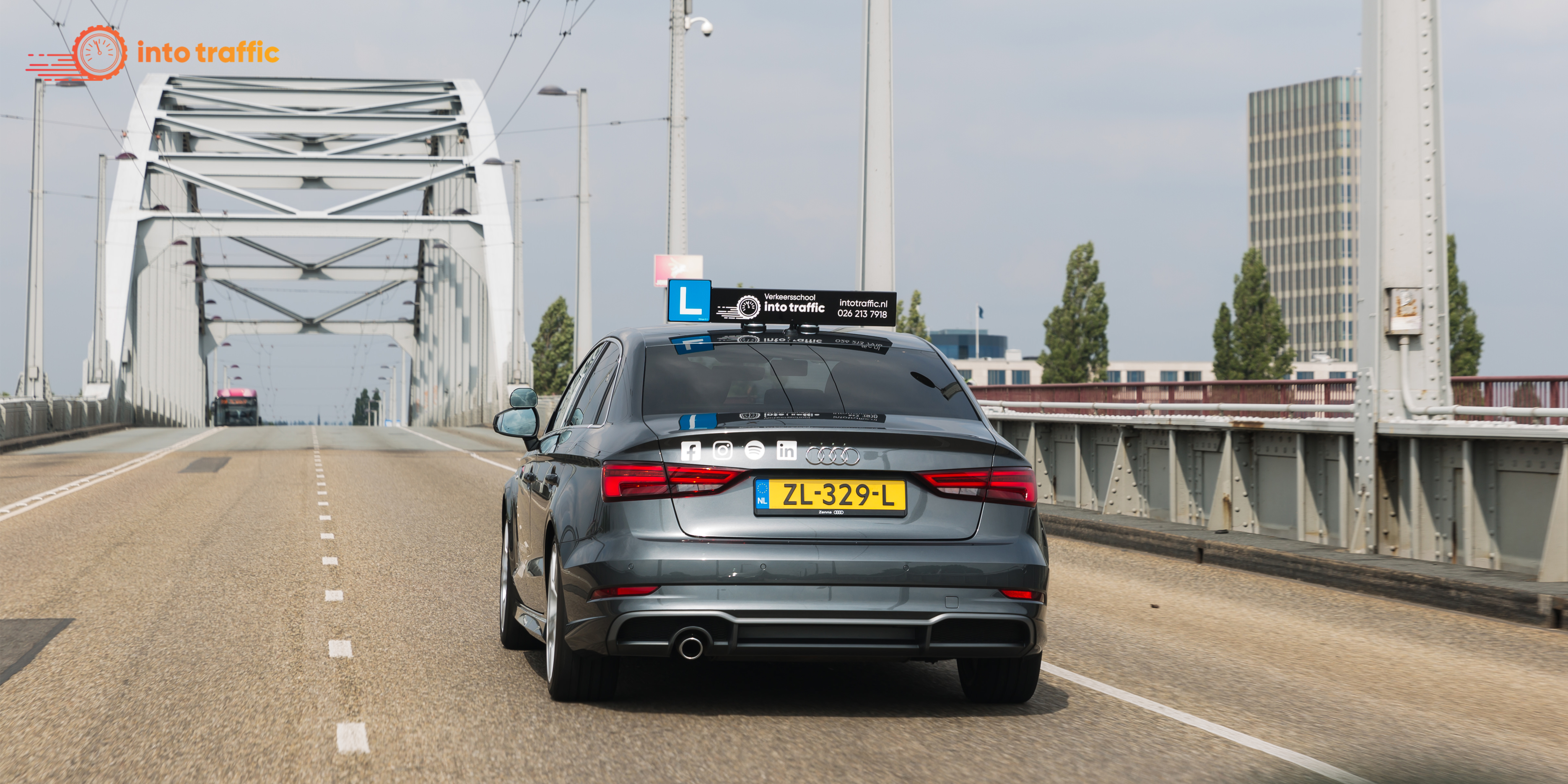 Mag ik met een autorijbewijs op een bromfiets rijden?