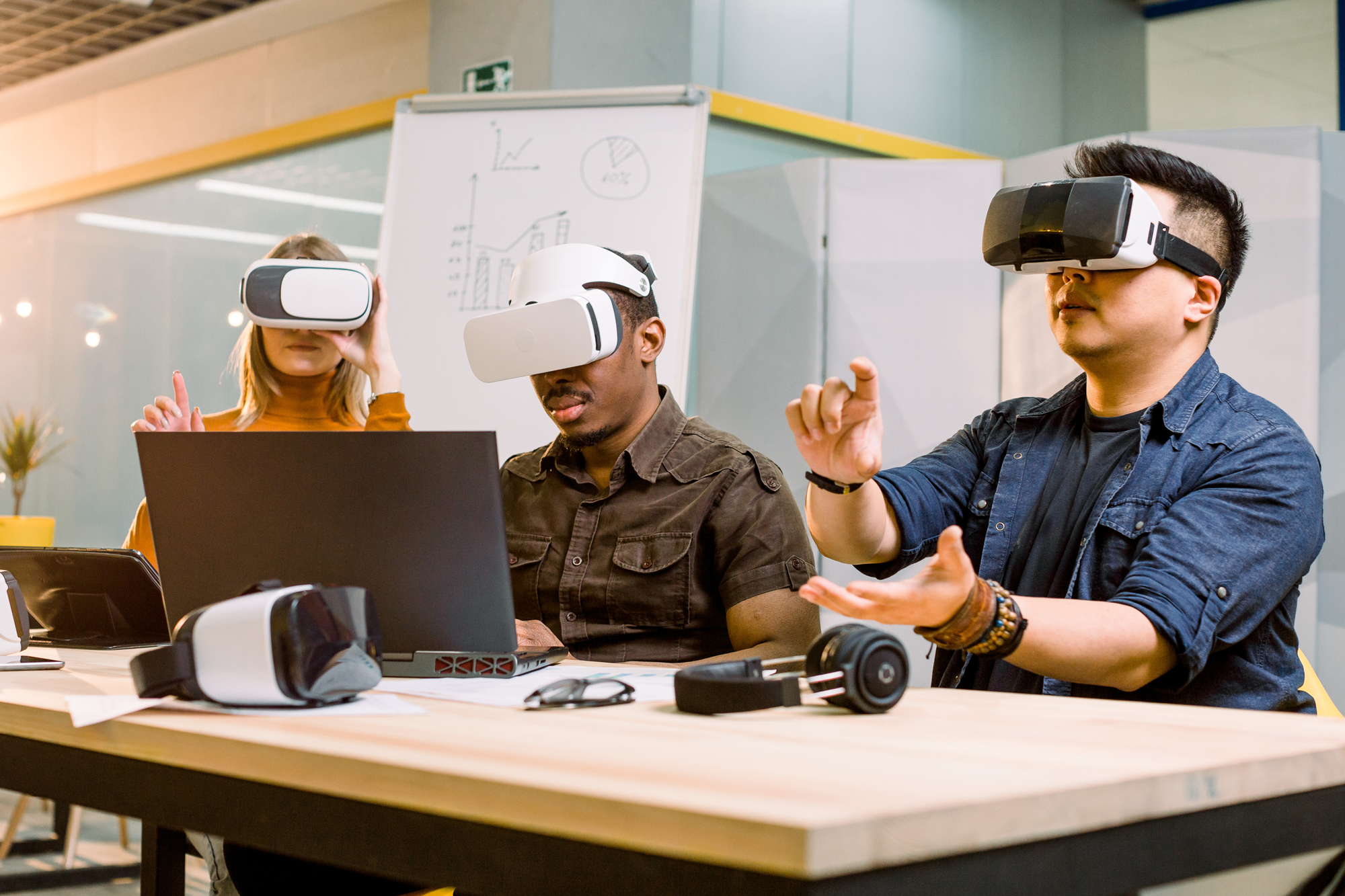 Virtual Reality vs Augmented Reality: what’s the difference? | Invelon ...