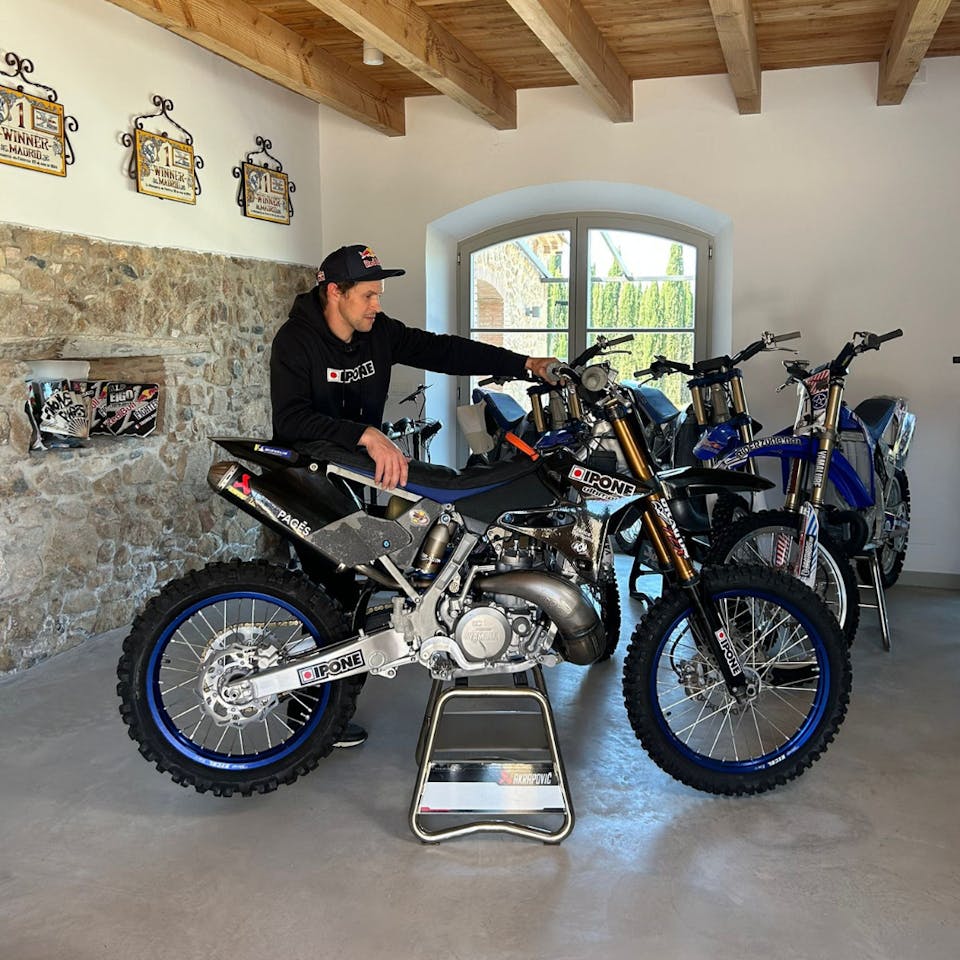 TOM PAGÈS AND THE SECRETS OF HIS FAMOUS "PARACHUTE" MOTORCYCLE | IPONE