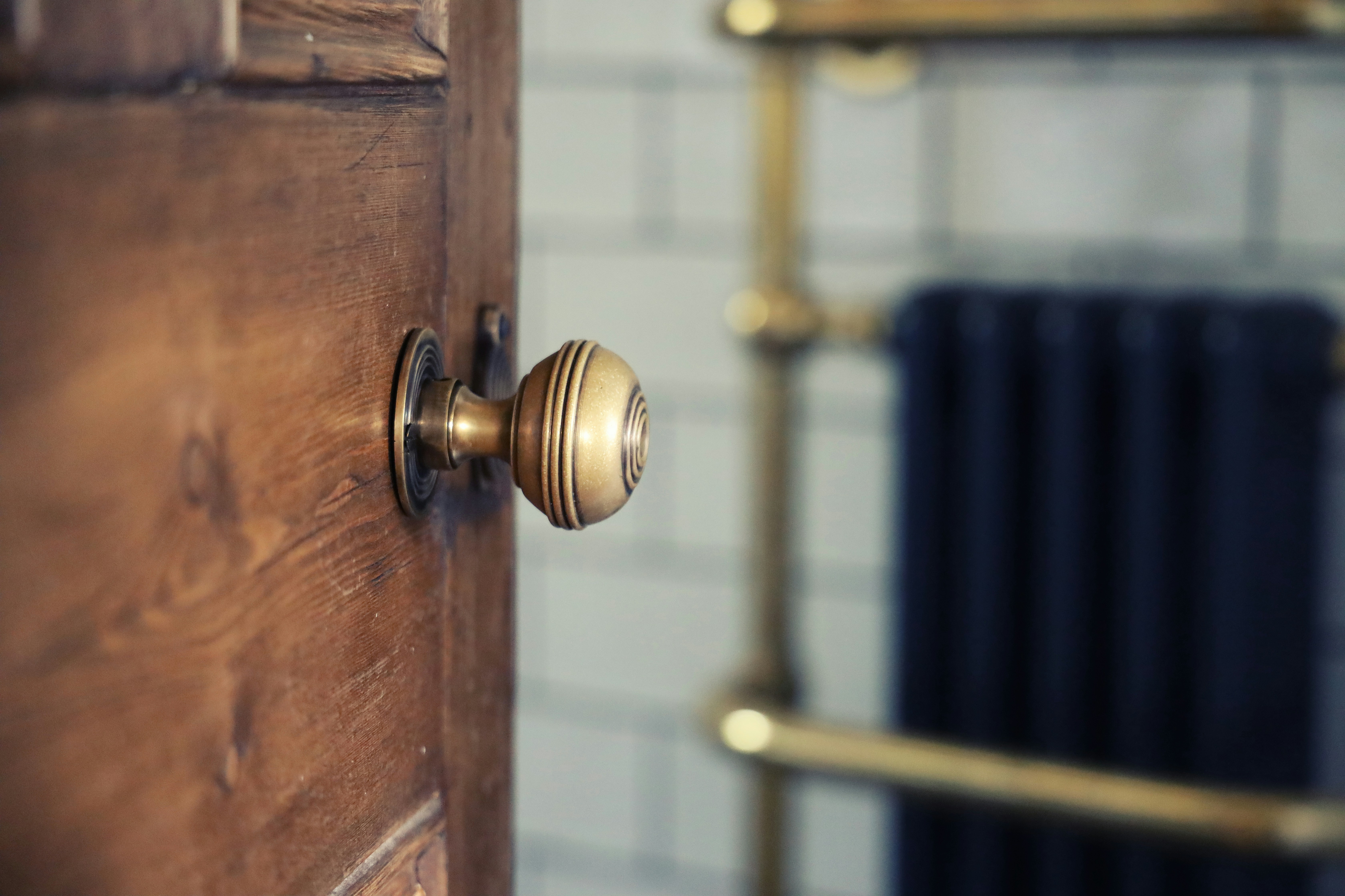 Door Knobs vs. Door Handles: Which Should I Choose?