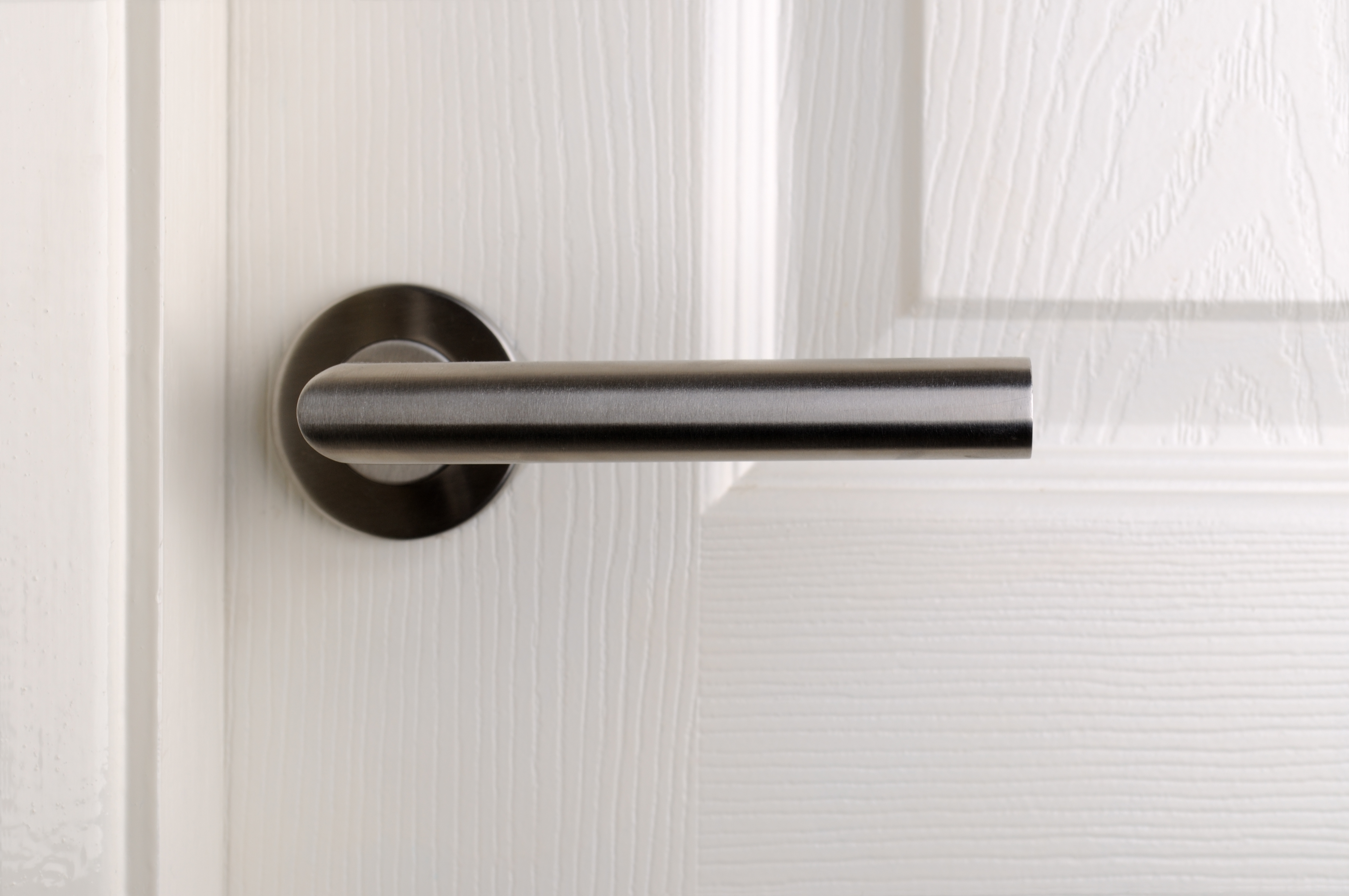 Door Knobs vs. Door Handles: Which Should I Choose?