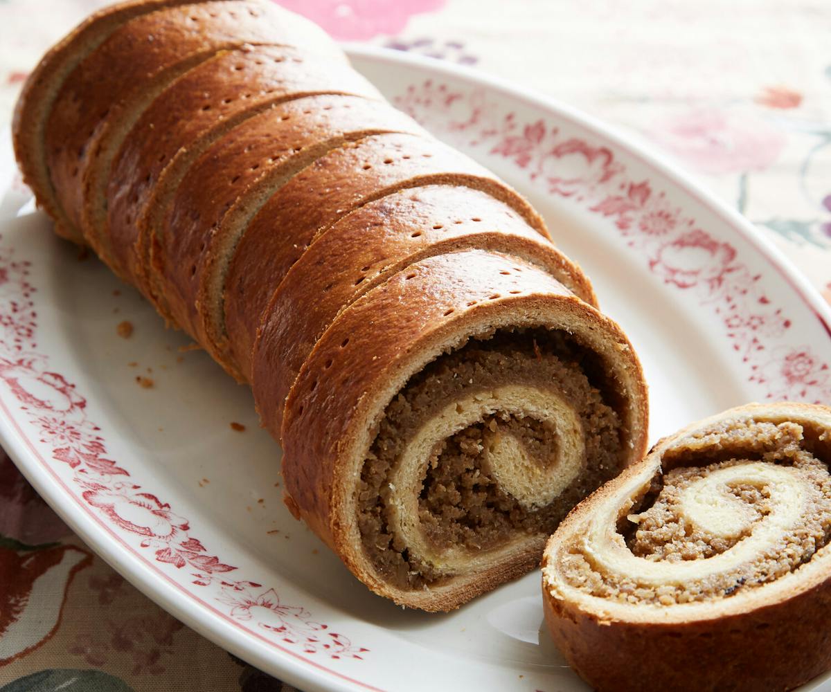 Beigli (Pastry Roulade Filled With Poppy Seeds and Walnuts) — Jewish ...
