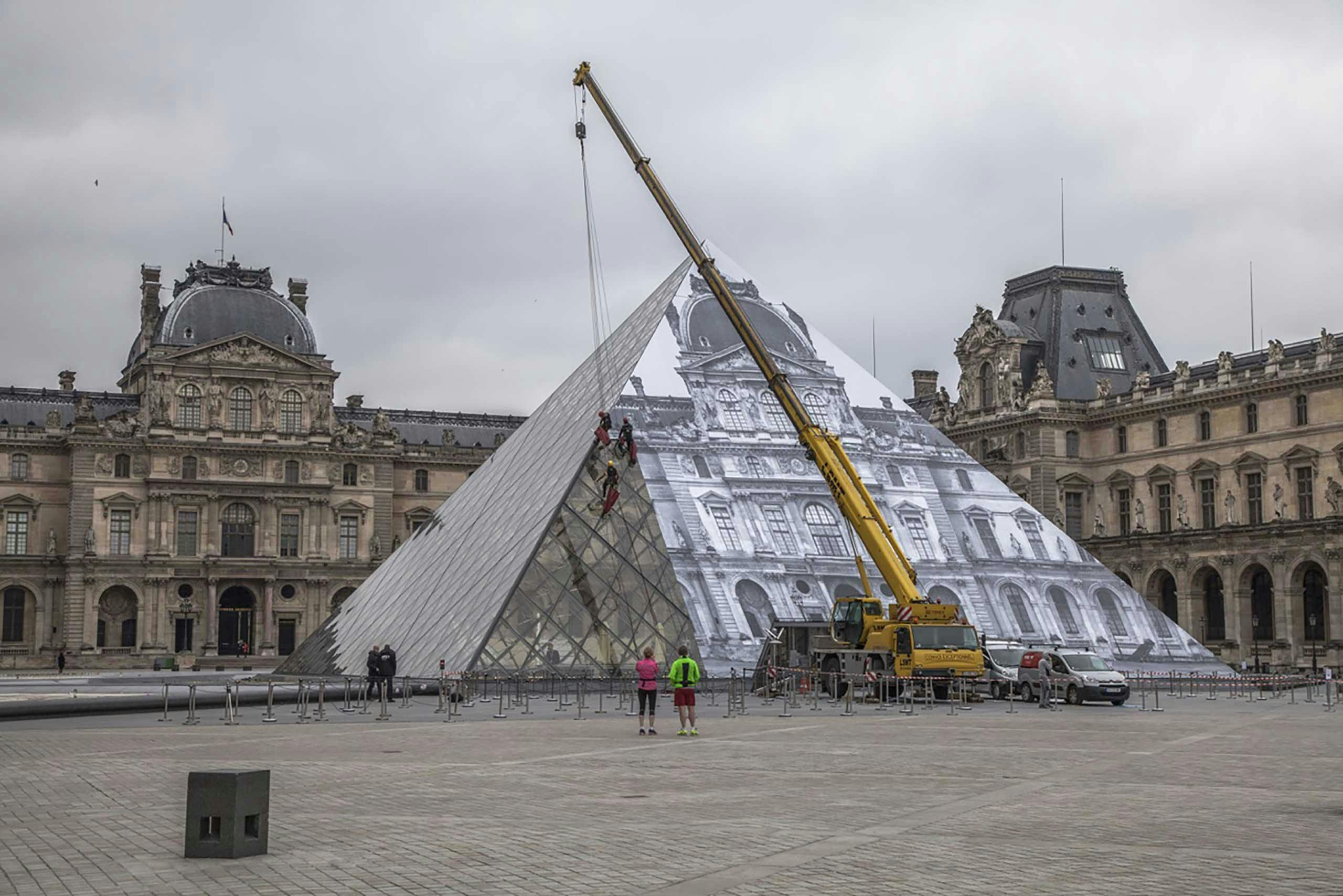Jr Au Louvre