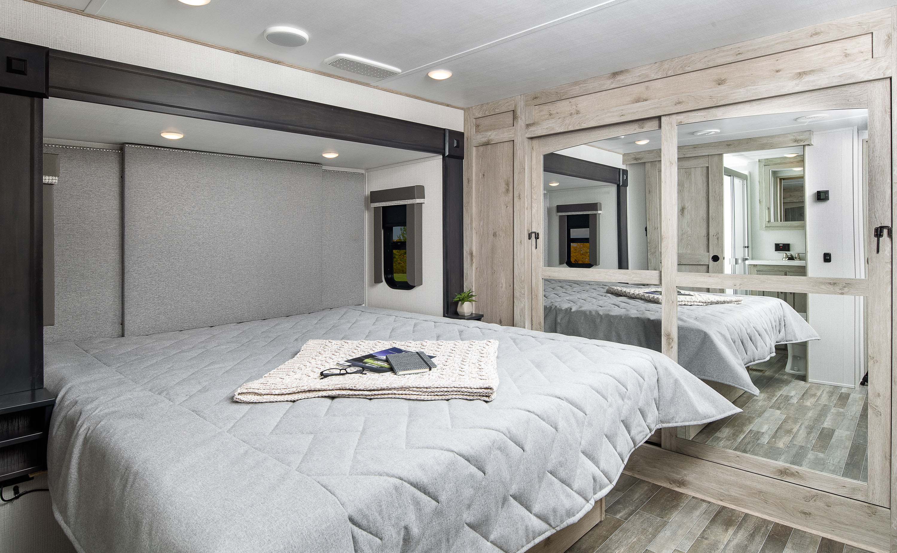 Best 2022 Travel Trailers & Fifth Wheels for Families | Keystone RV ...