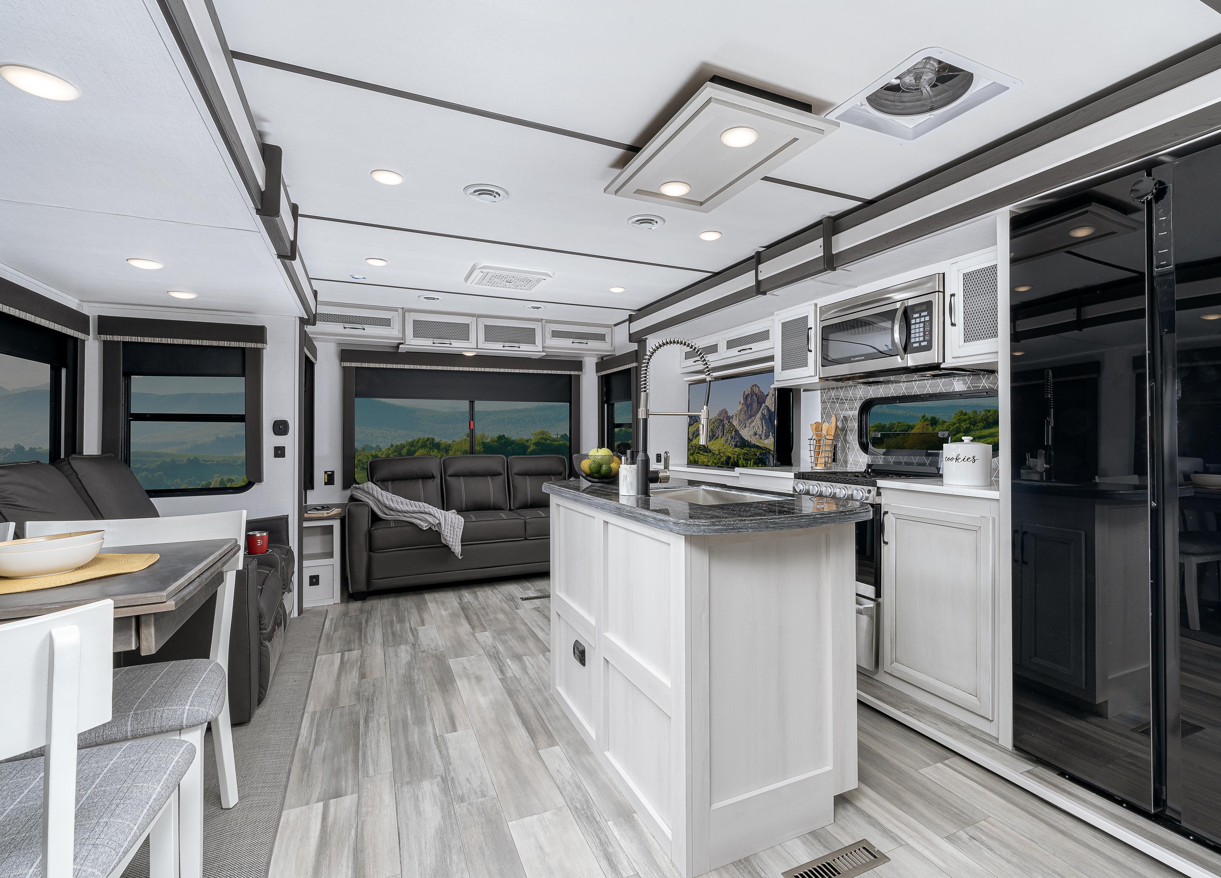 Our Favorite Couples Coaches - Keystone RV