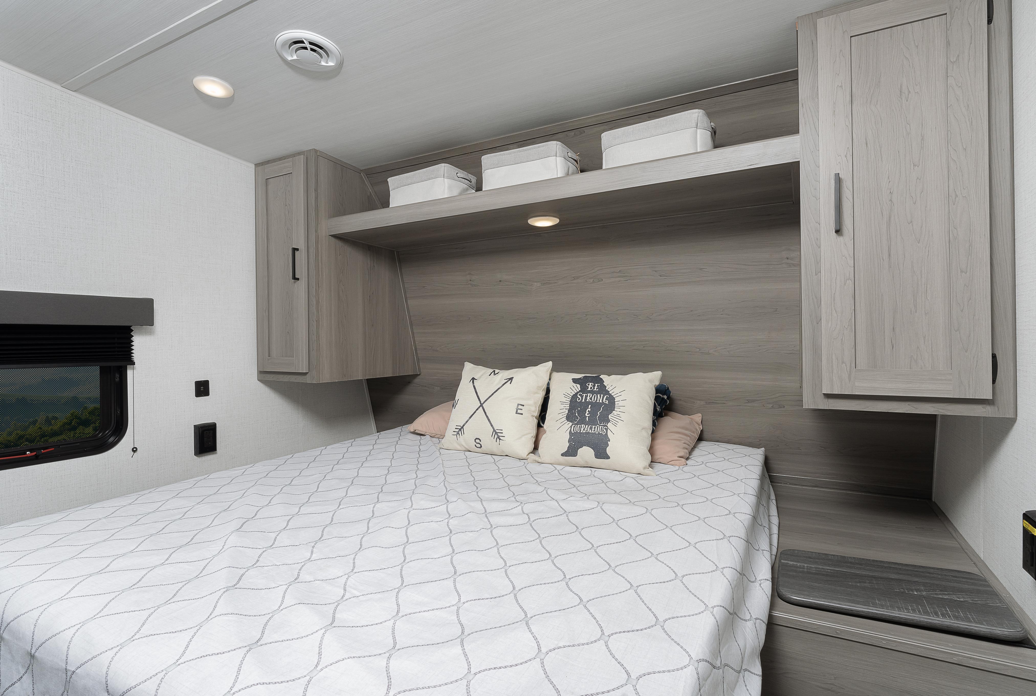 Raptor Carbon Series: Aluminum-Sidewall Affordable Toy Hauler RVs ...