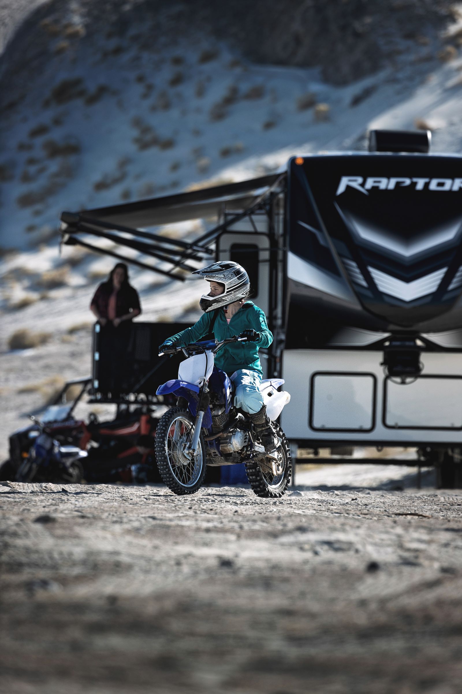 Keystone RV's Raptor and Carbon fifth wheel RV toyhaulers, travel ...