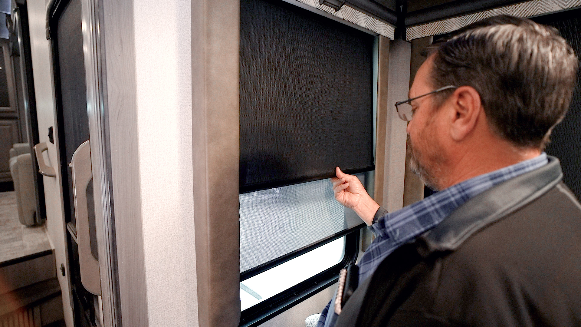 How to Adjust a Roller Shade - Keystone RV