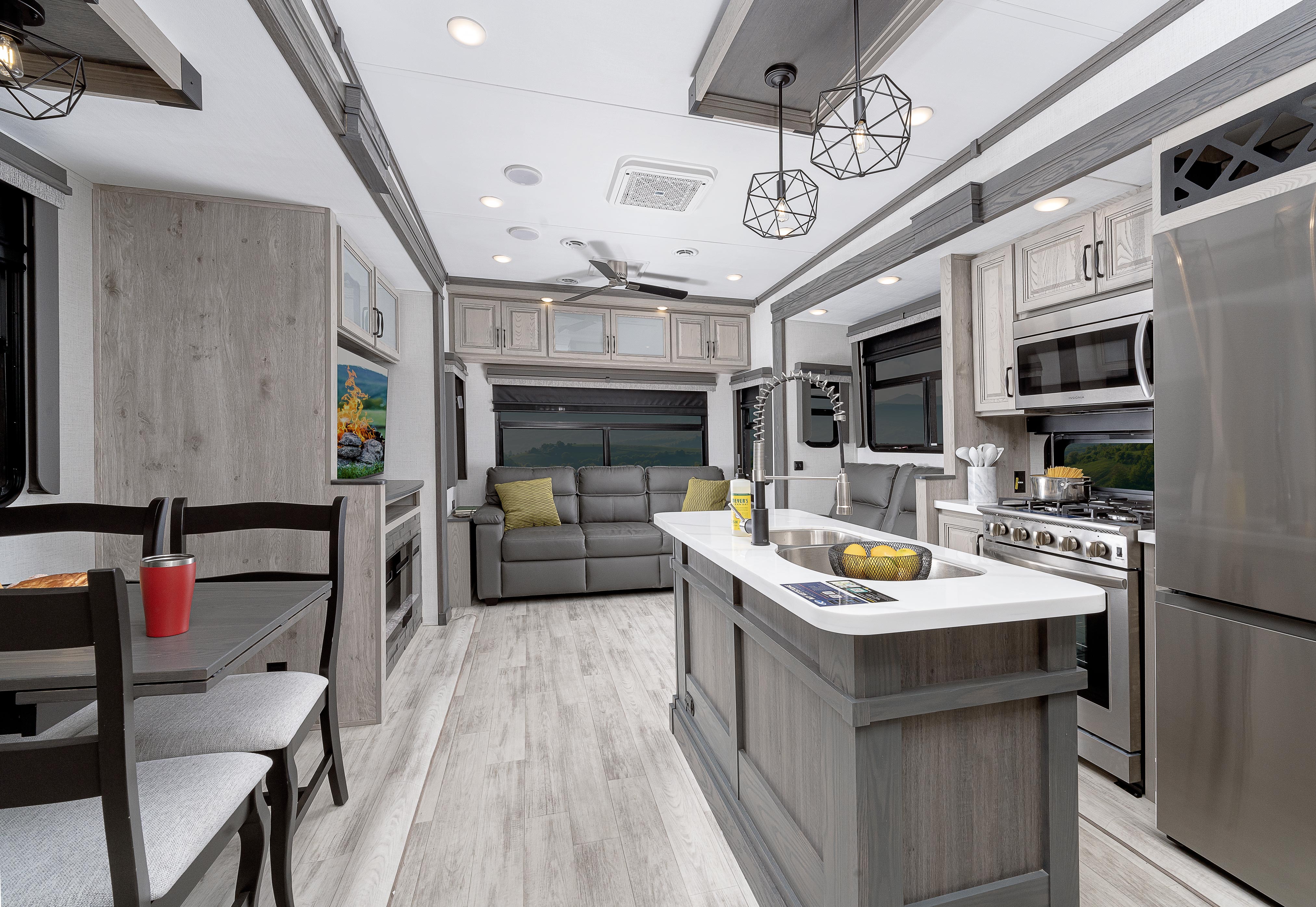 Alpine Luxury Fifth Wheels - Model 3303CK Floorplan - Keystone RV