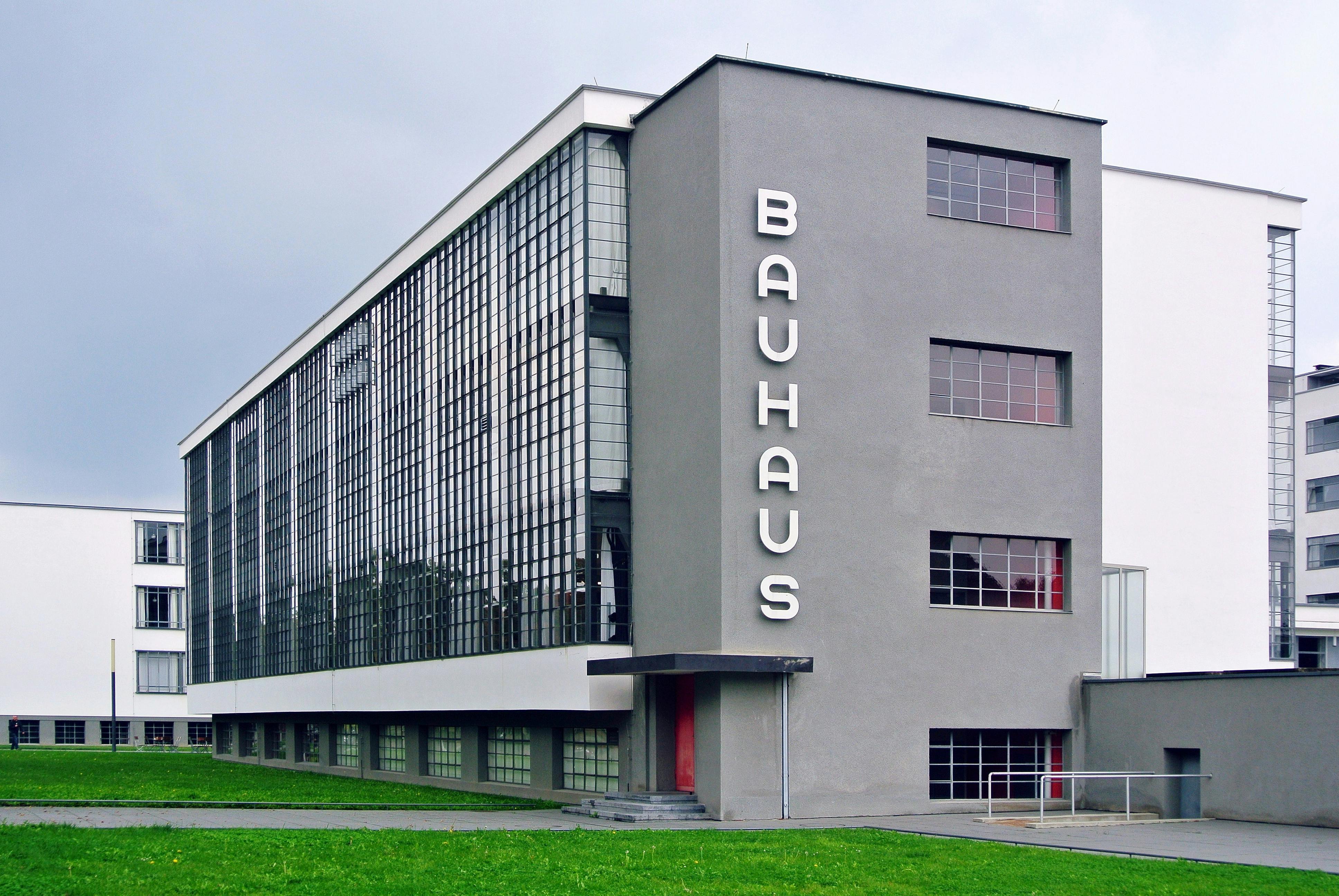 Bauhaus art in graphic design: Big shapes, bold colors, and ...