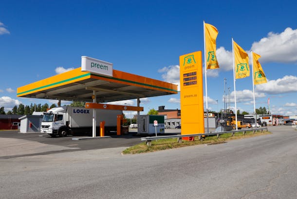 Stark kritik mot Preem Mastercards nya månadsavgift | Kreditkort.com