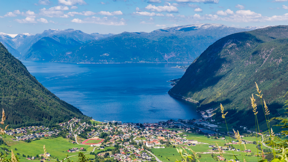 14 dagars kryssning från Stockholm till natursköna Norge med dess höga ...