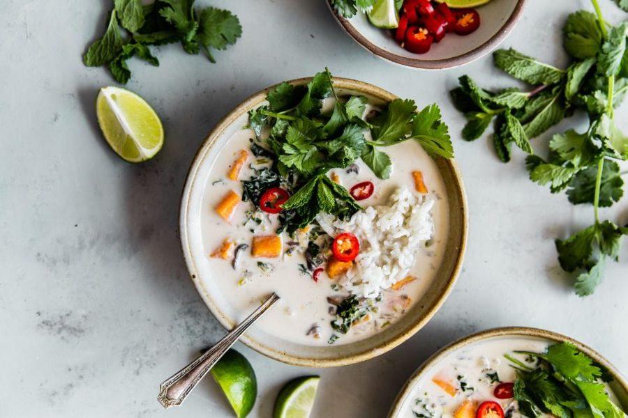 Soupe Thaï au lait de coco, patate douce et chou kale