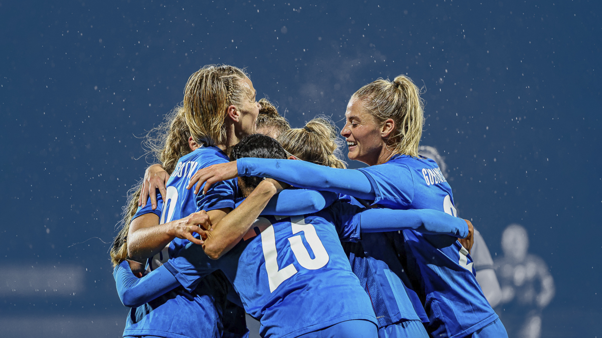 Ber er hver að baki nema sér systur eigi - Landsbankinn