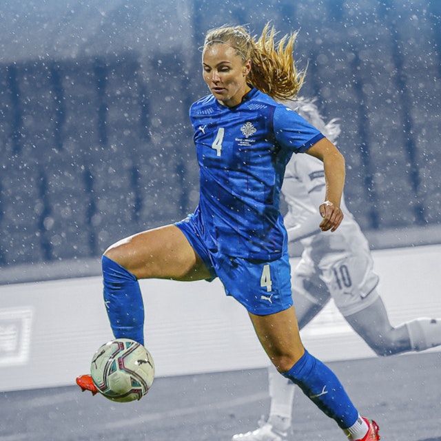 Ber er hver að baki nema sér systur eigi - Landsbankinn