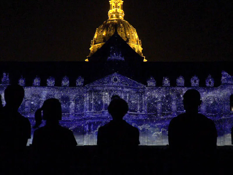 La Nuit aux Invalides - Paris monumental show!
