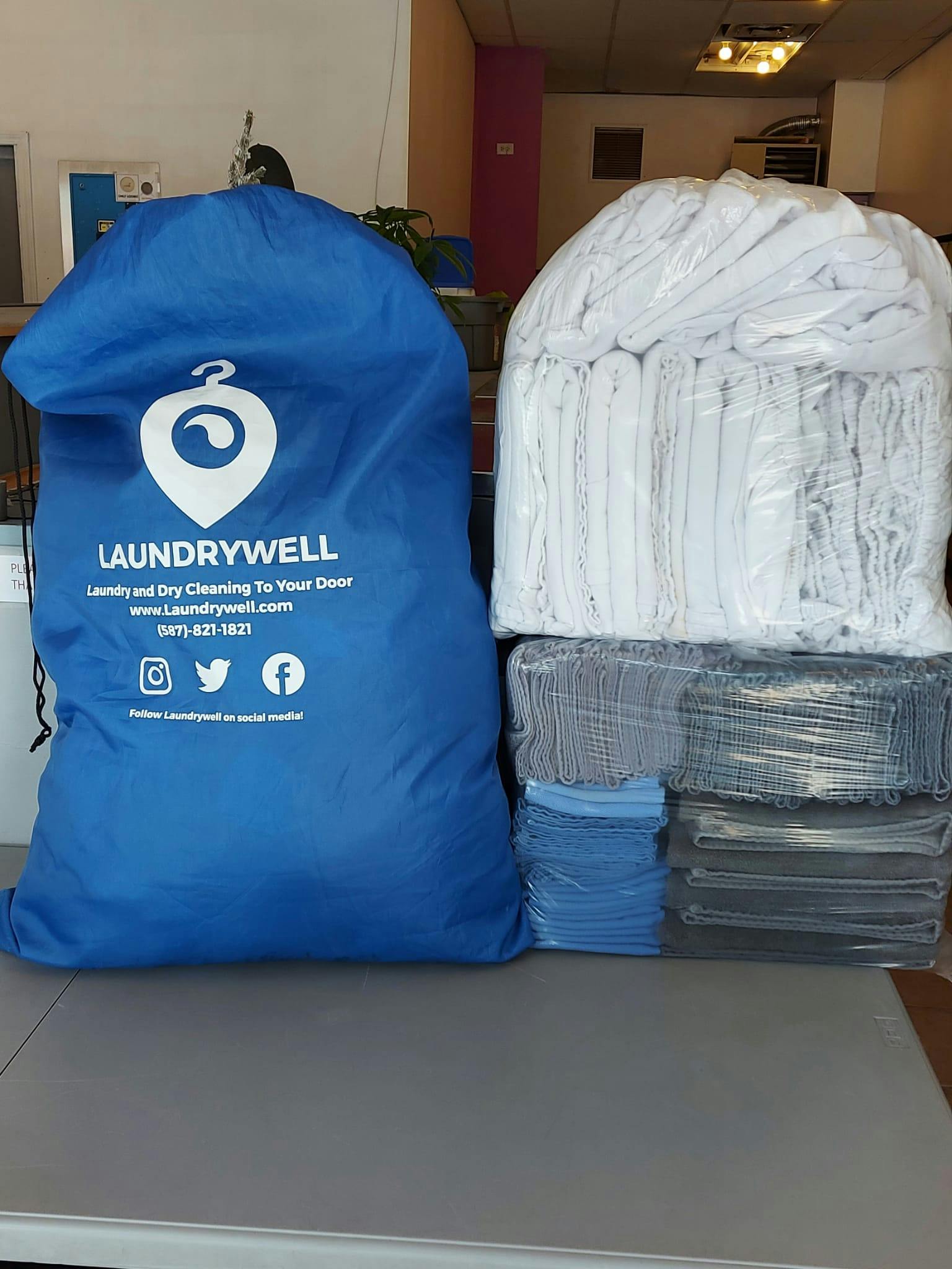 LaundryWell bag with folded laundry in it.