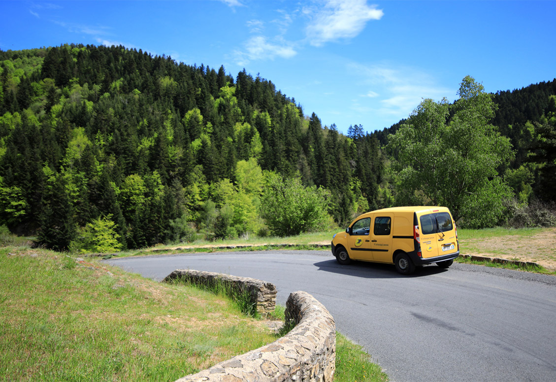 Les quatre missions de service public de La Poste | La Poste Groupe