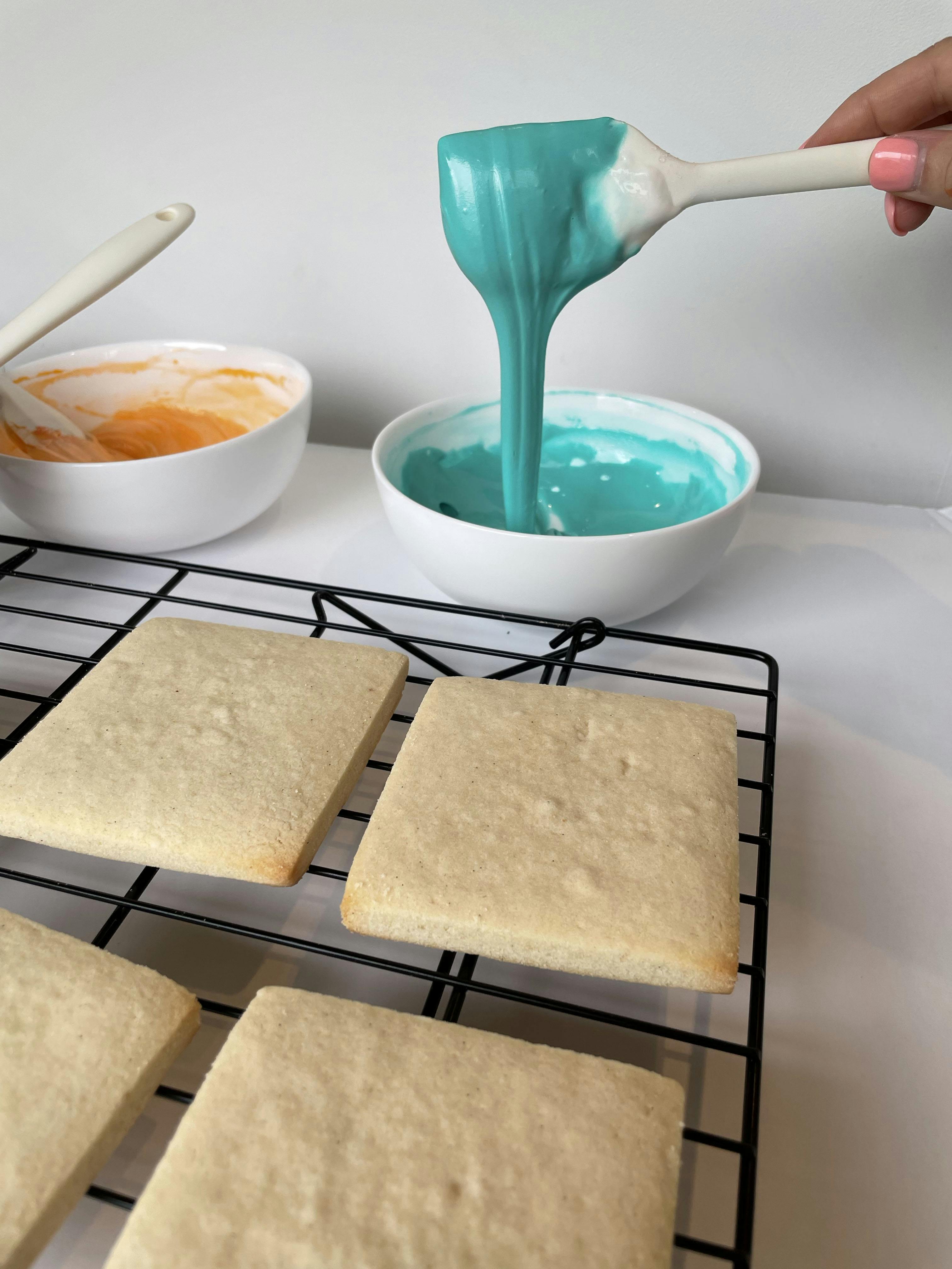 How to Ice Cookies with Royal Icing | LoveCrafts