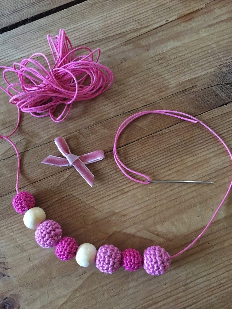 Crochet beaded bracelet tutorial | LoveCrafts