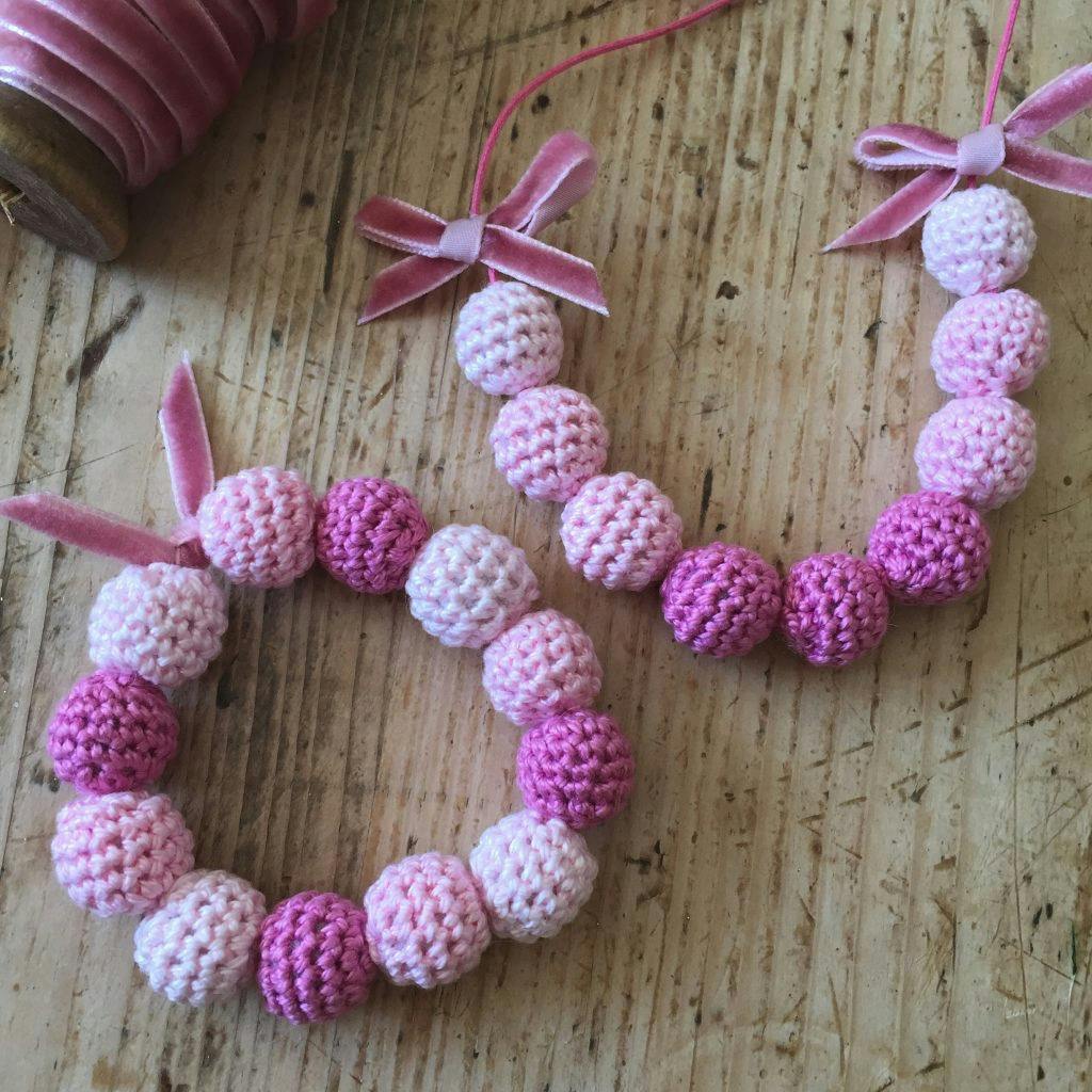 Crochet beaded bracelet tutorial | LoveCrafts