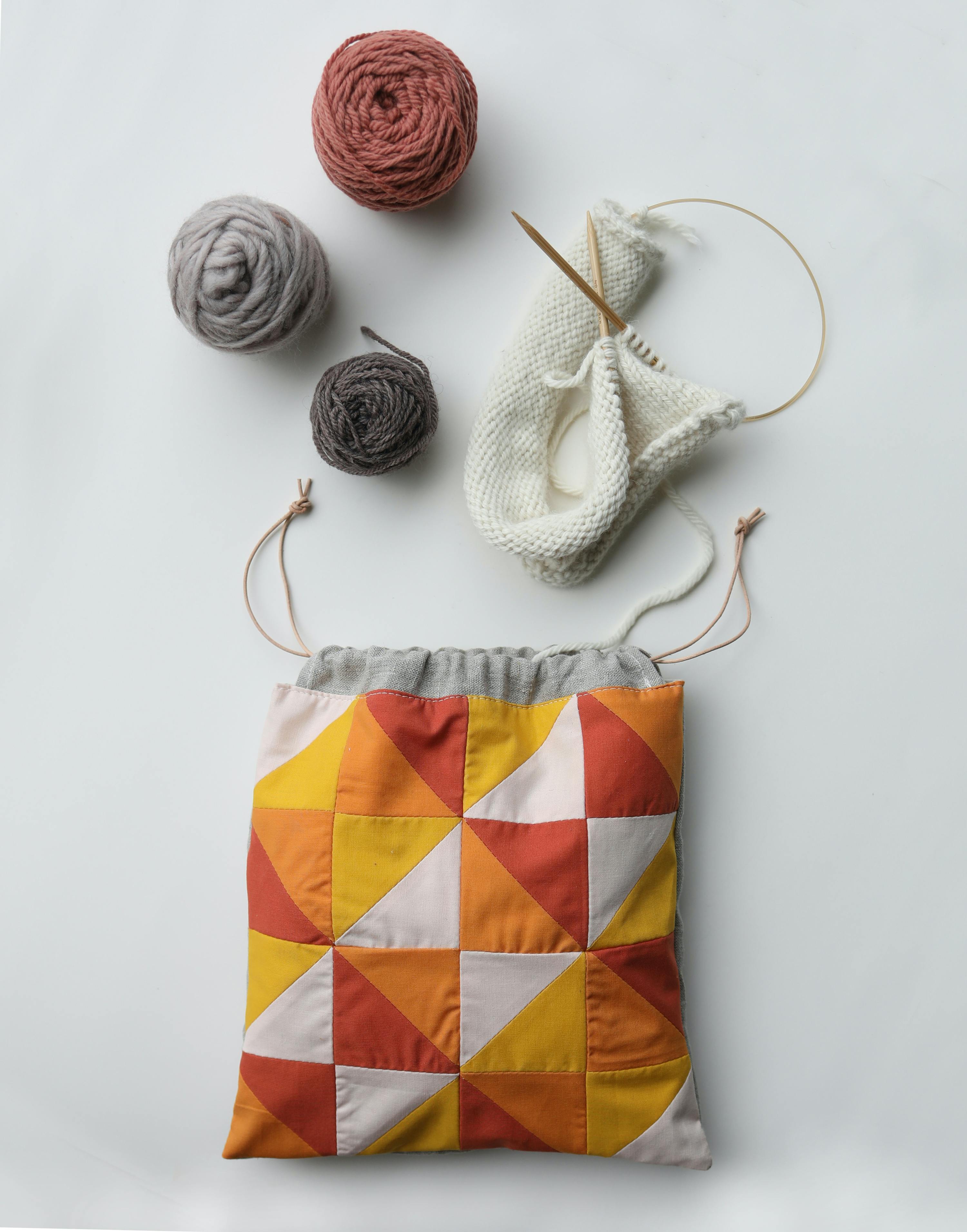 Free patch project bag tutorial by Arounna Khounnoraj | LoveCrafts