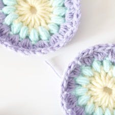 Bella Coco’s Sunburst Blanket tutorial | LoveCrafts