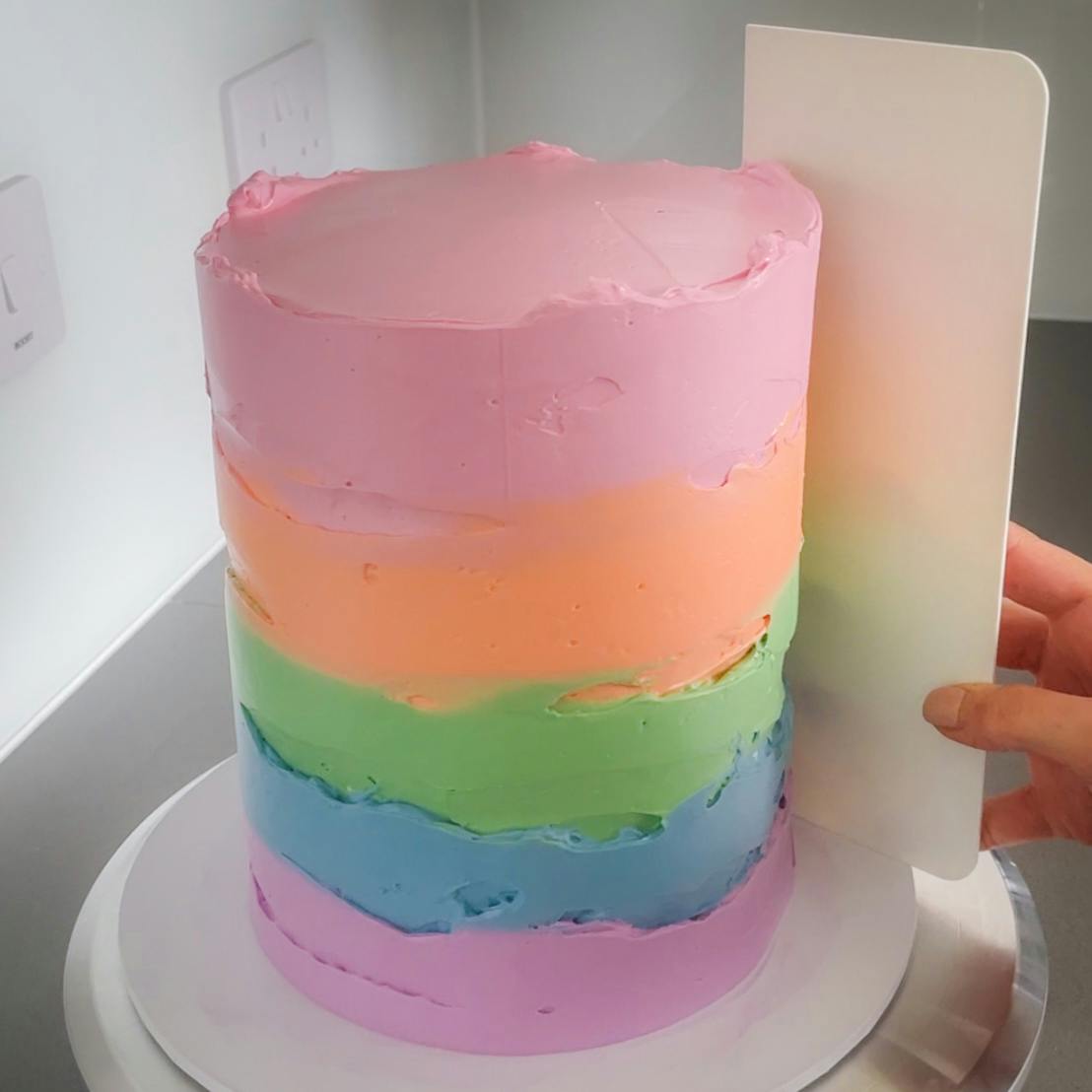 How to Frost a Rainbow Cake | LoveCrafts