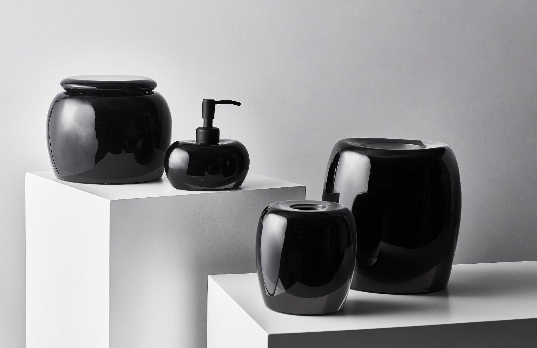 Explore the Kelly Hoppen Accessories Collection | LuxDeco