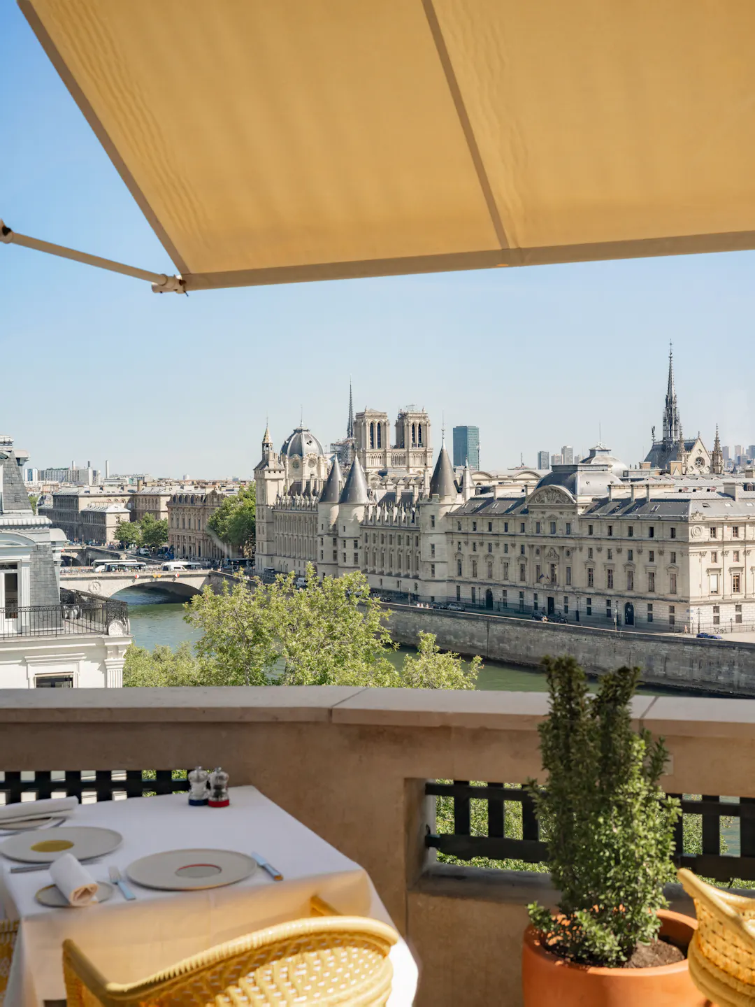 Le Tout-Paris – Michelin-Starred Restaurant with Paris Views | Cheval ...