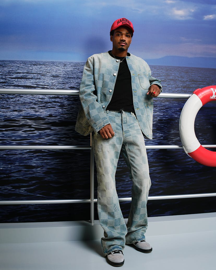 Louis Vuitton sets sail in Hong Kong with Pre-Fall... - LVMH