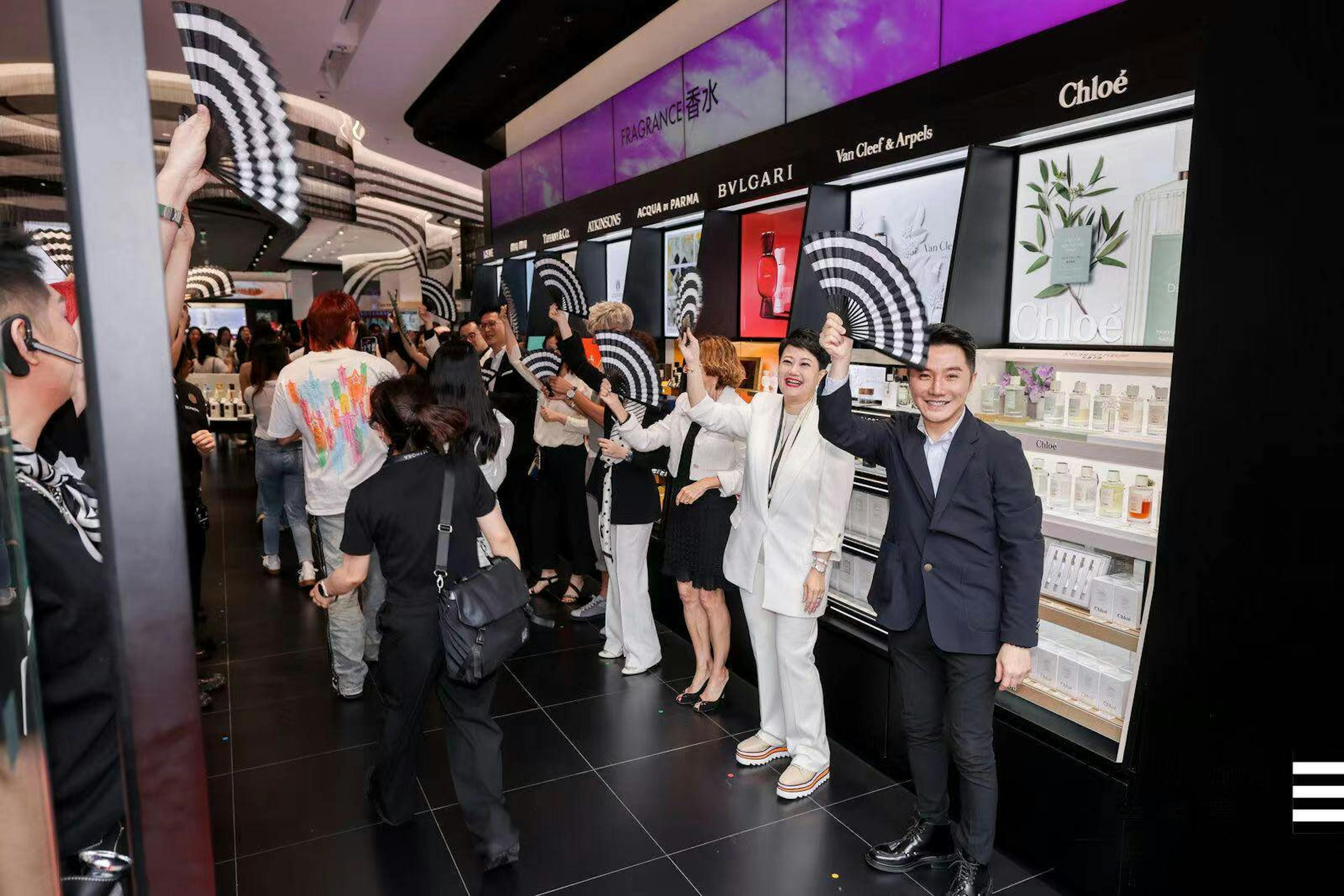 Sephora unveils new Store of the Future in Shangha... - LVMH