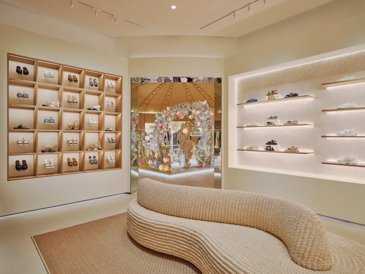 Dior Gold House in Bangkok, an extraordinary stop ... - LVMH