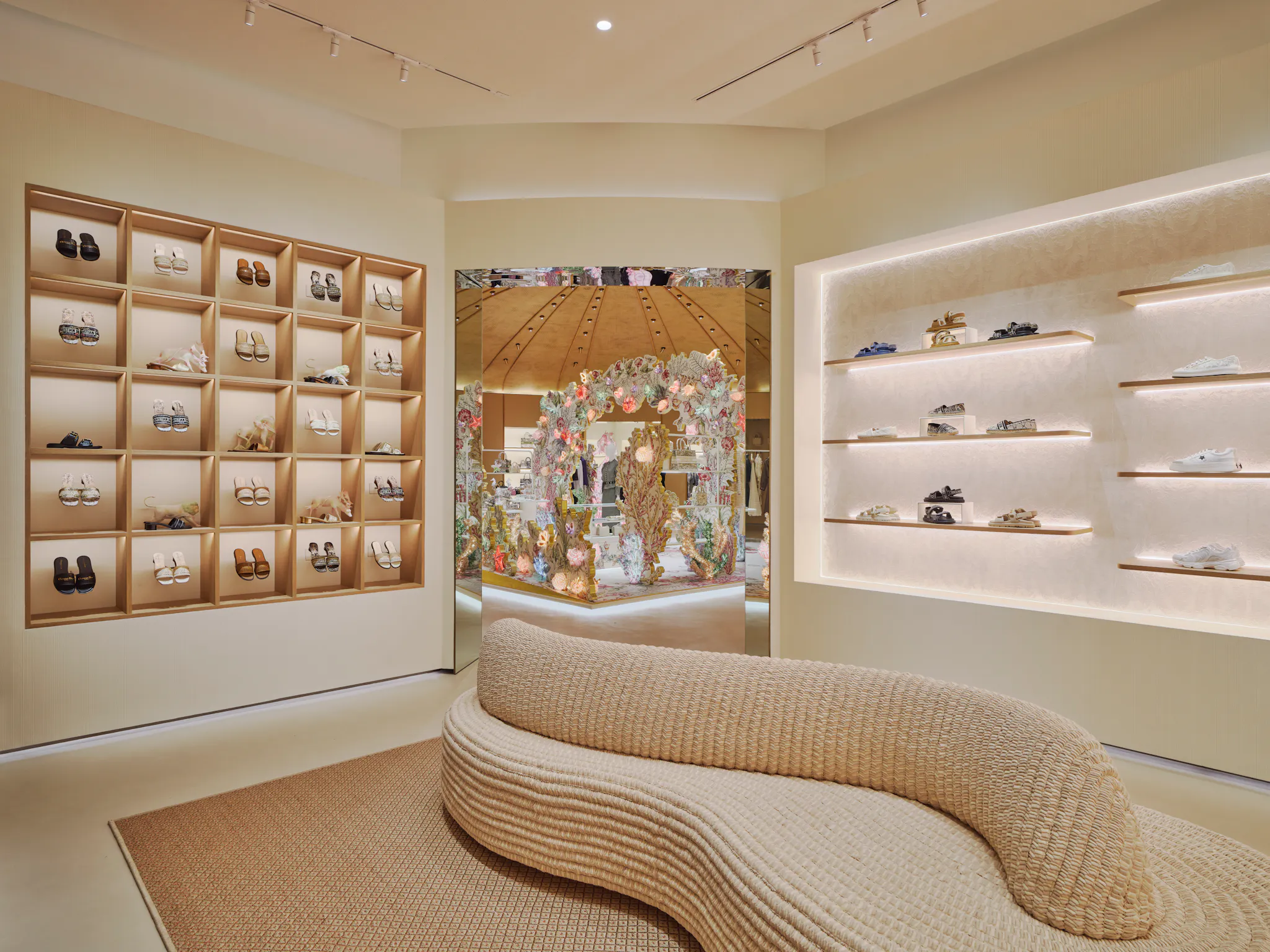 Dior Gold House in Bangkok, an extraordinary stop ... - LVMH