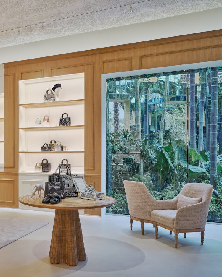 Dior Gold House in Bangkok, an extraordinary stop ... - LVMH