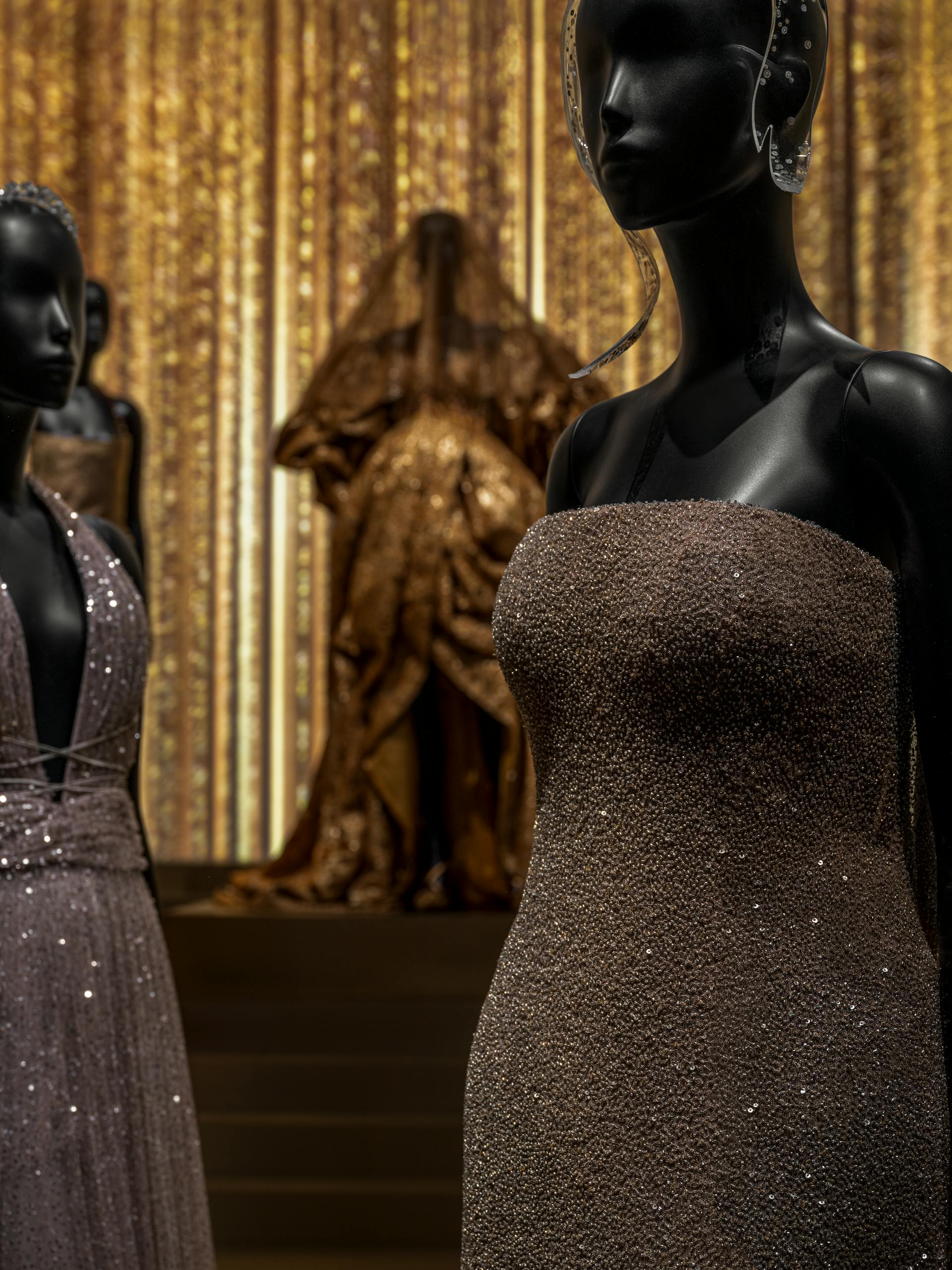 Dior presents spectacular “L'Or de Dior” gold-them... - LVMH