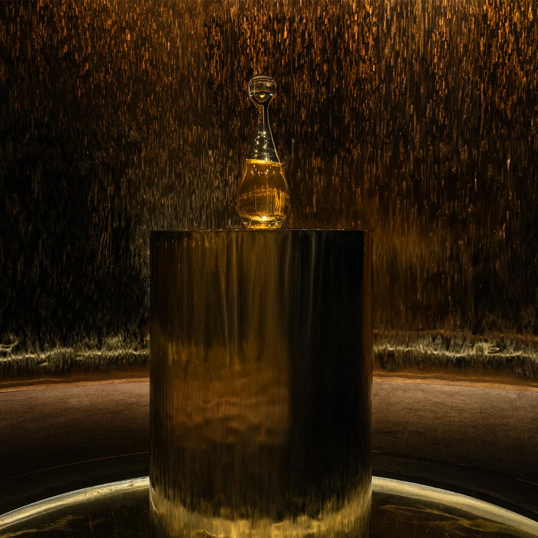 Dior presents spectacular “L'Or de Dior” gold-them... - LVMH