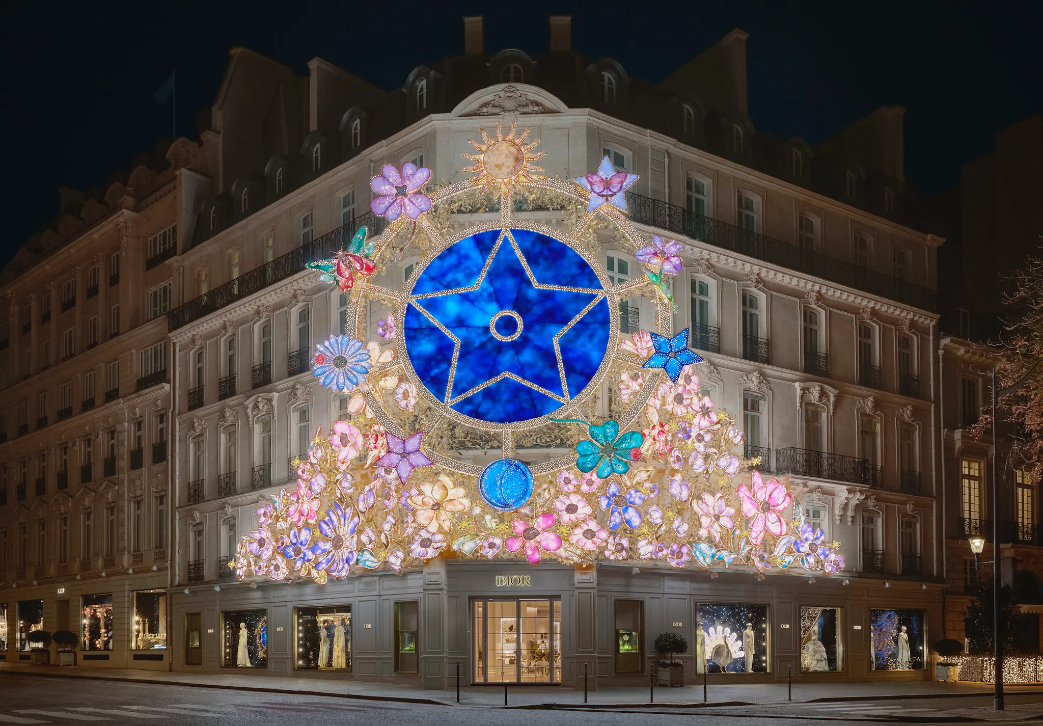 Dior unveils holiday windows and stunning facade a... - LVMH