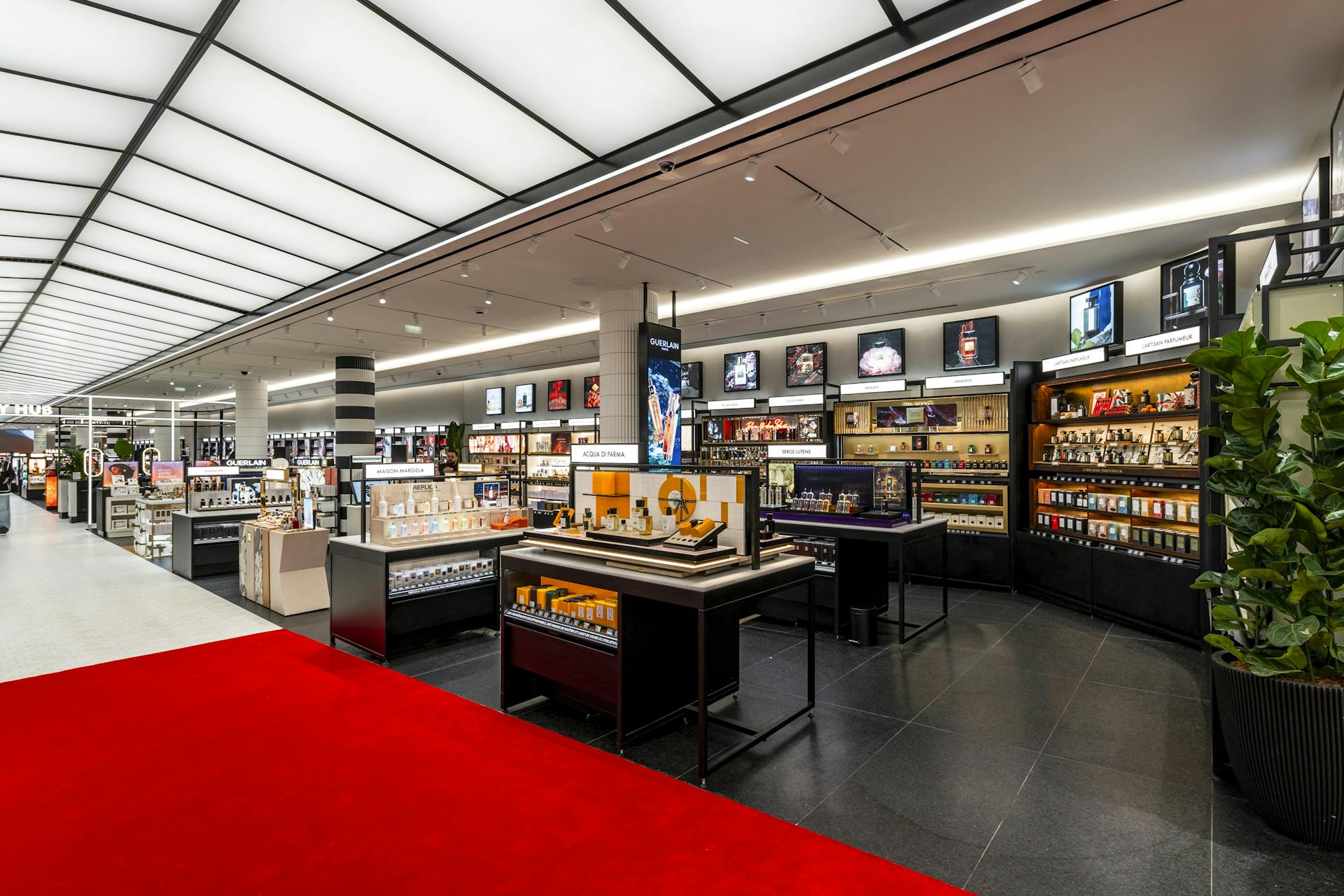 Sephora dévoile son nouveau flagship sur les Champ... - LVMH